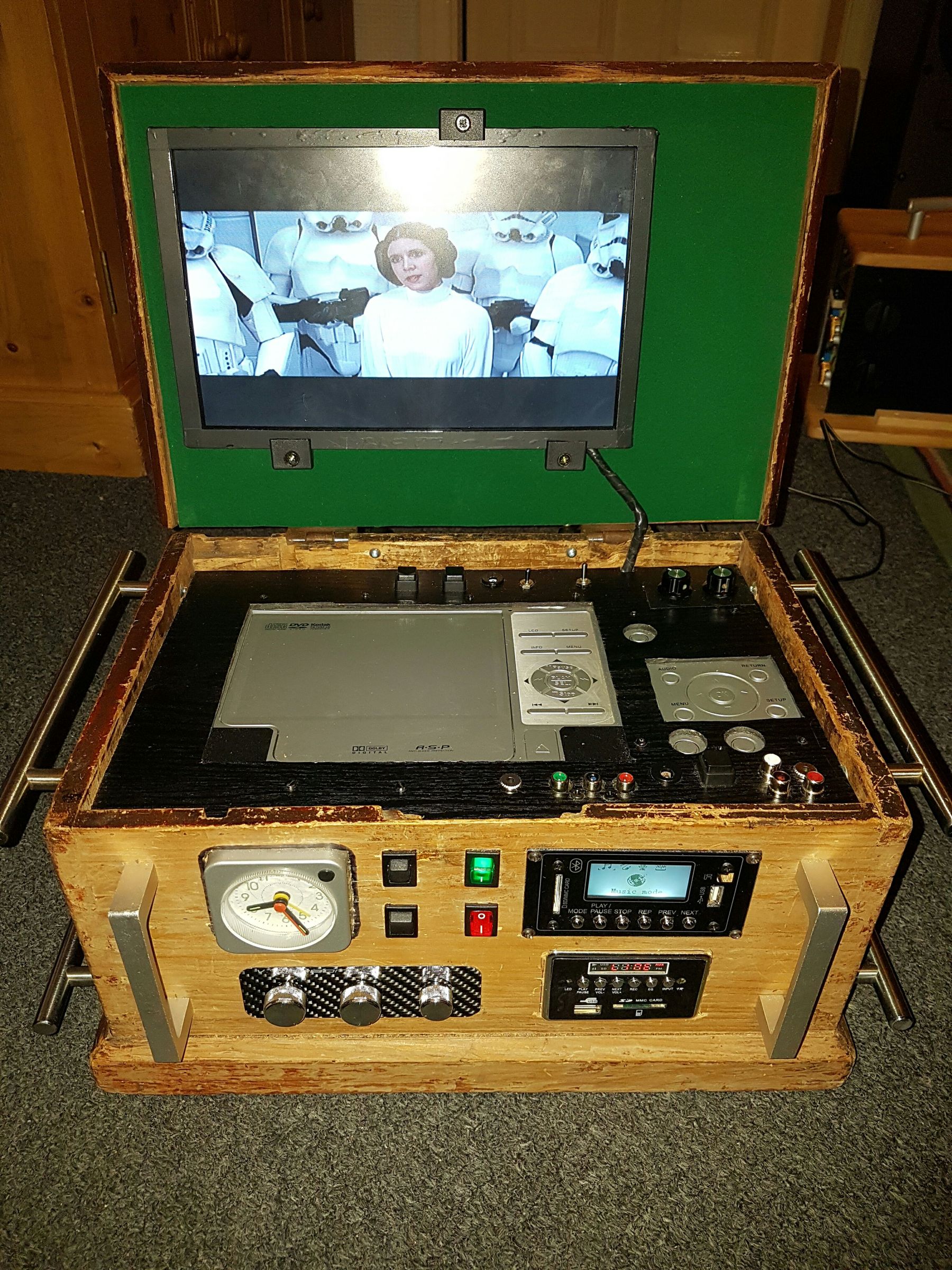 Portable Entertainment Center : 3 Steps - Instructables