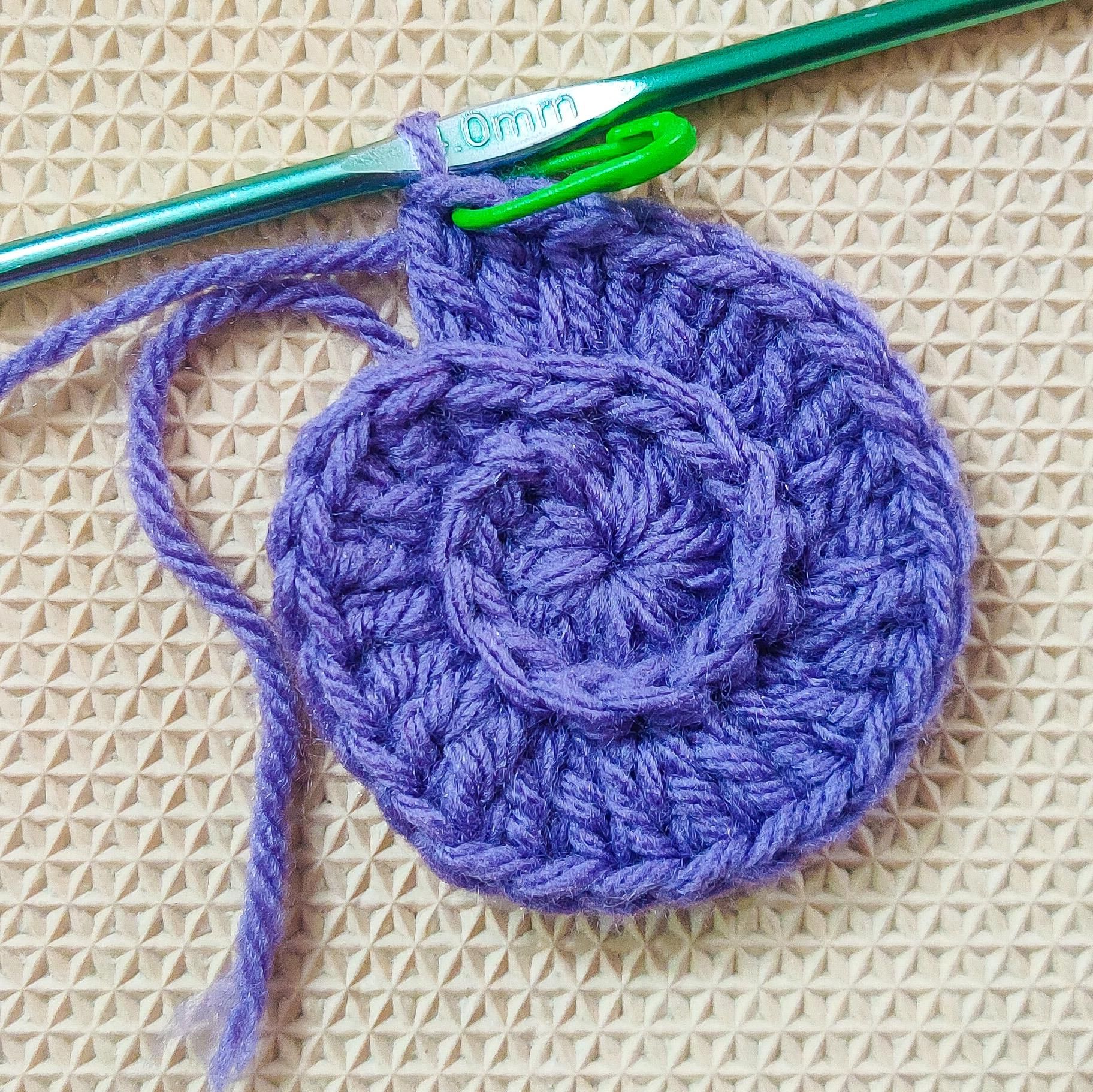 Crochet Seamless Spiral Circle With Raised Ridges : 7 Steps (with ...