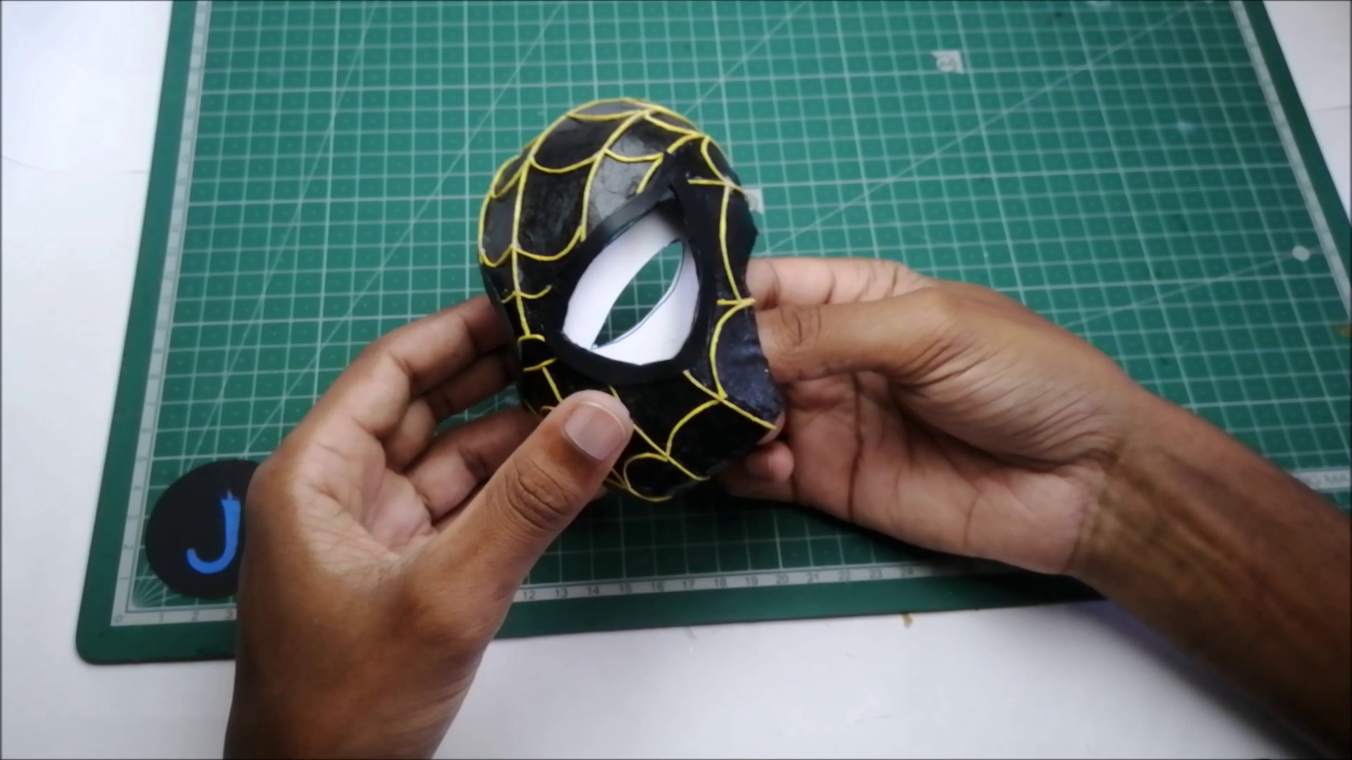 Functional Spiderman Mask From No Way Home With Moving Lens - Gold and ...