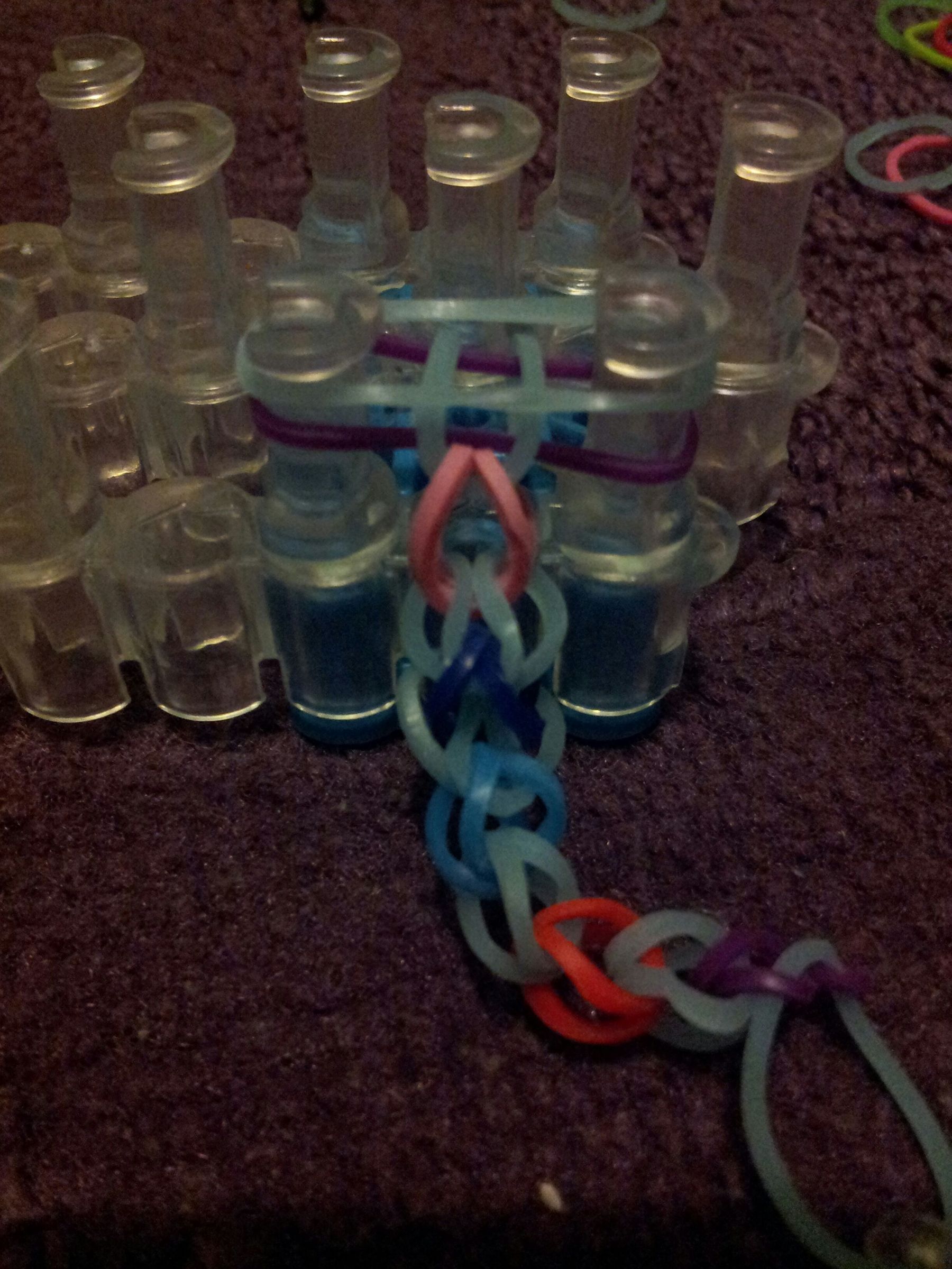 How to Make a Single Rainbow Loom Bracelet : 5 Steps - Instructables