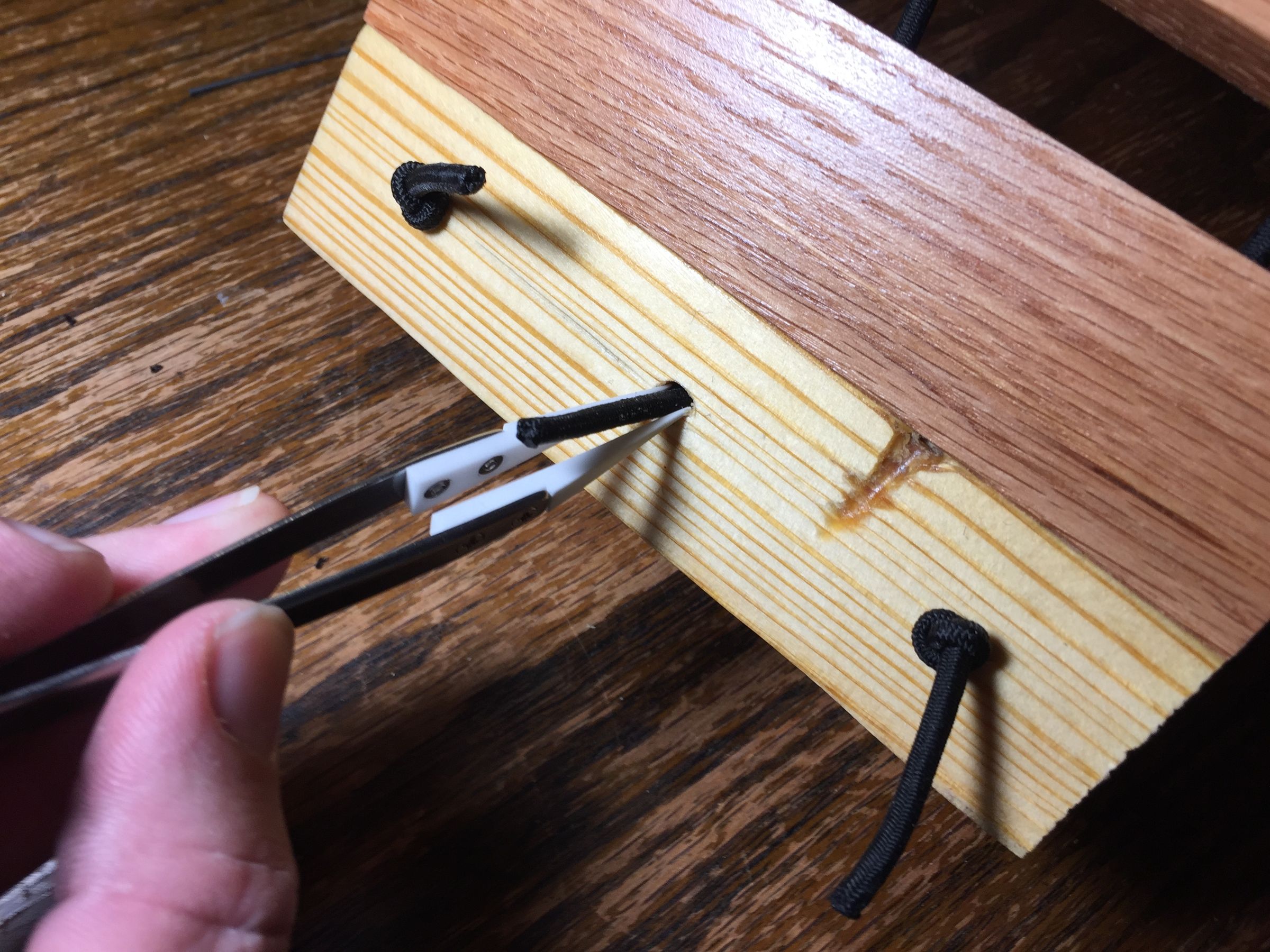 Bungee Cord Book Shelf : 5 Steps (with Pictures) - Instructables