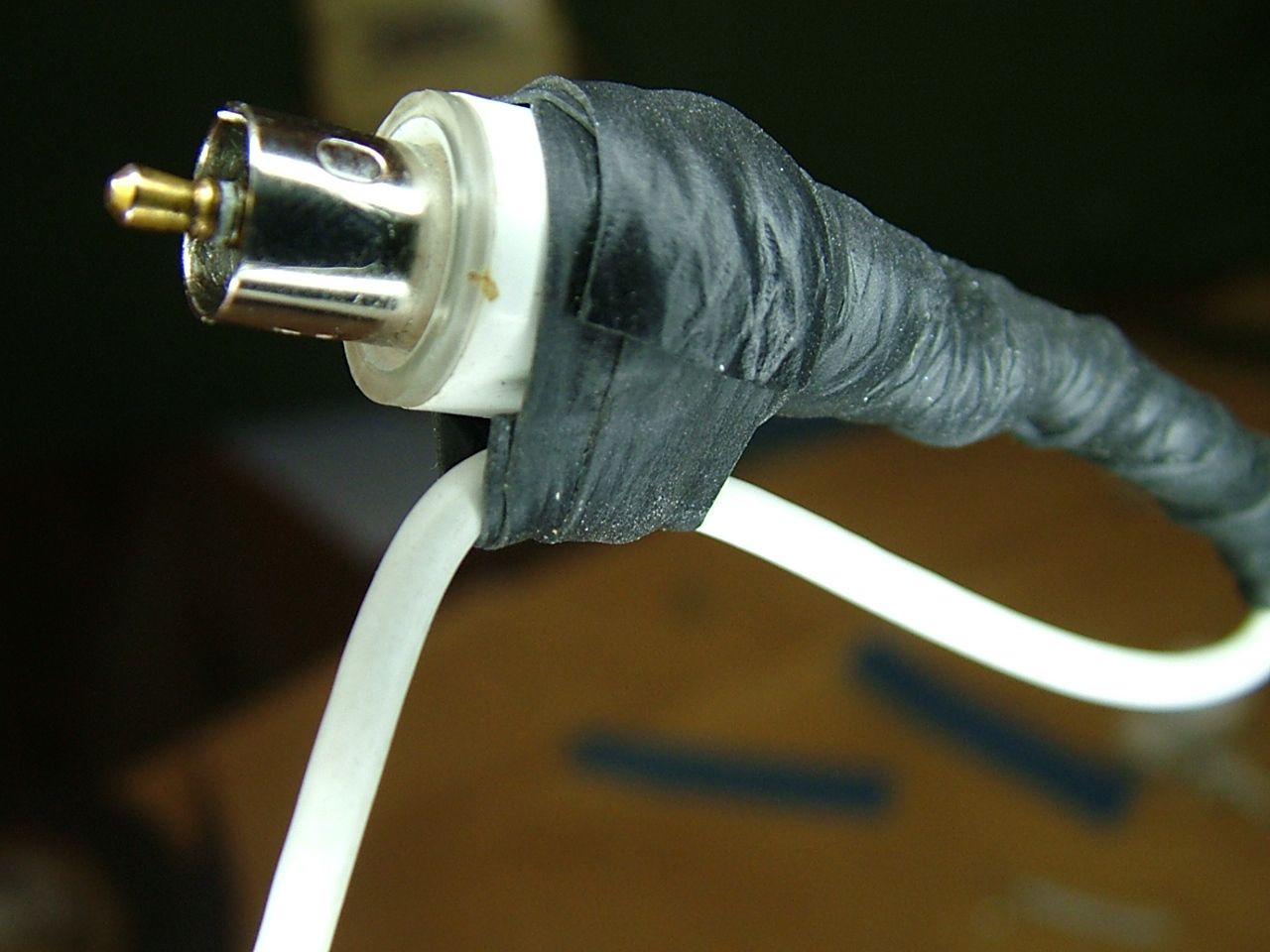 How to Repair a Broken IBook G4 Charger Plug Cord : 6 Steps - Instructables