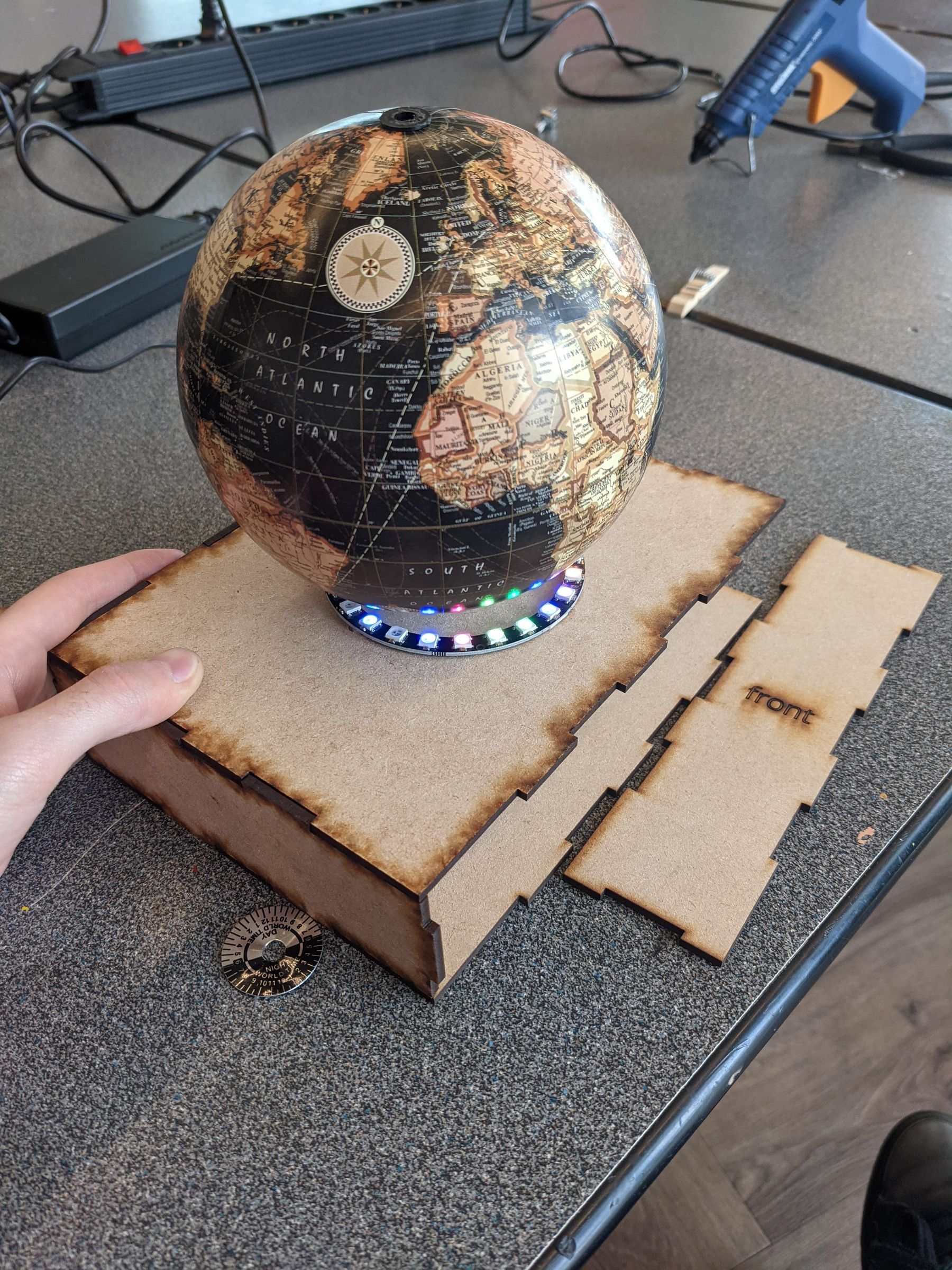 Usb Connected Rotatable Globe : 6 Steps - Instructables