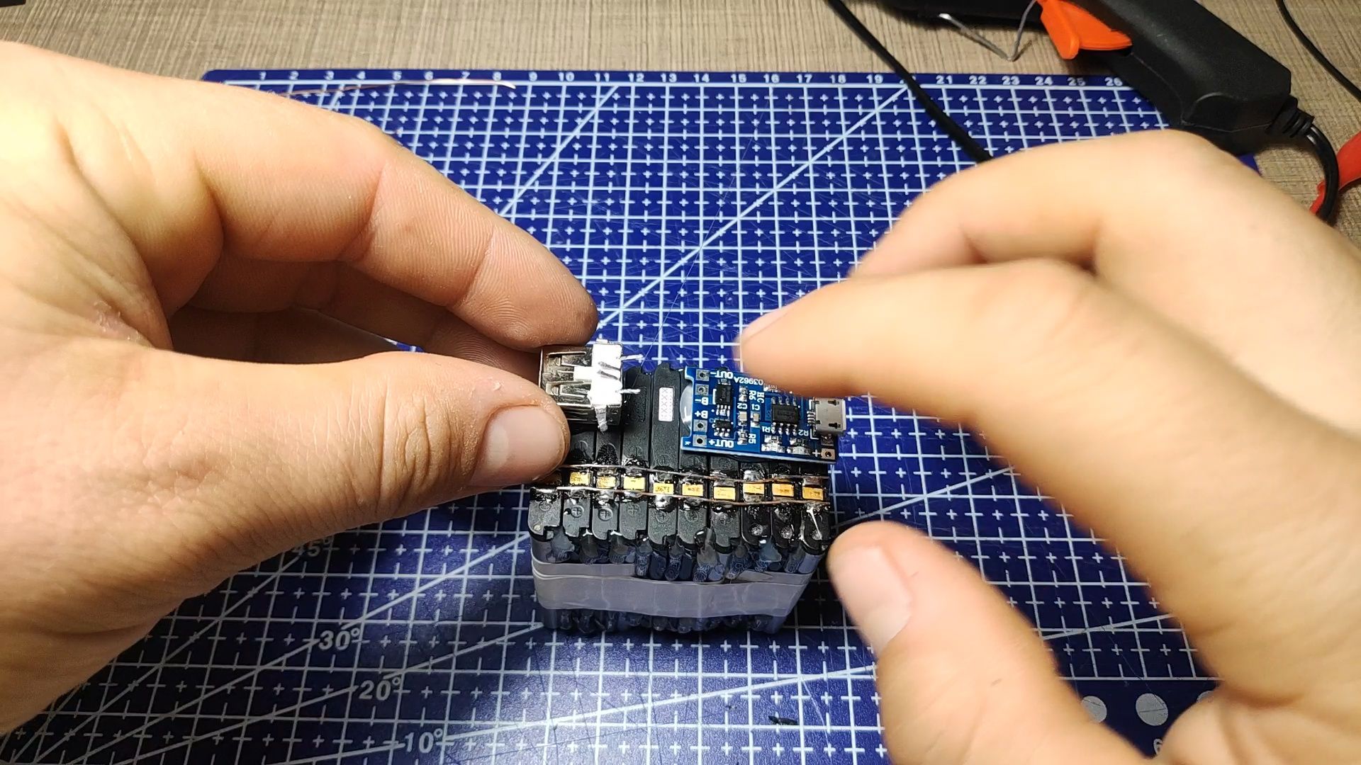 DIY Mobile Phone Battery Power Bank : 5 Steps - Instructables