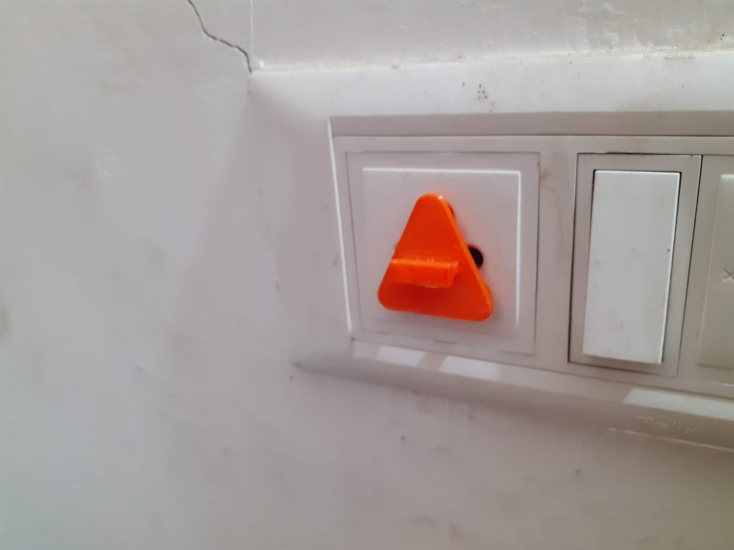 ELECRIC WALL SOCKET COVER : 3 Steps - Instructables