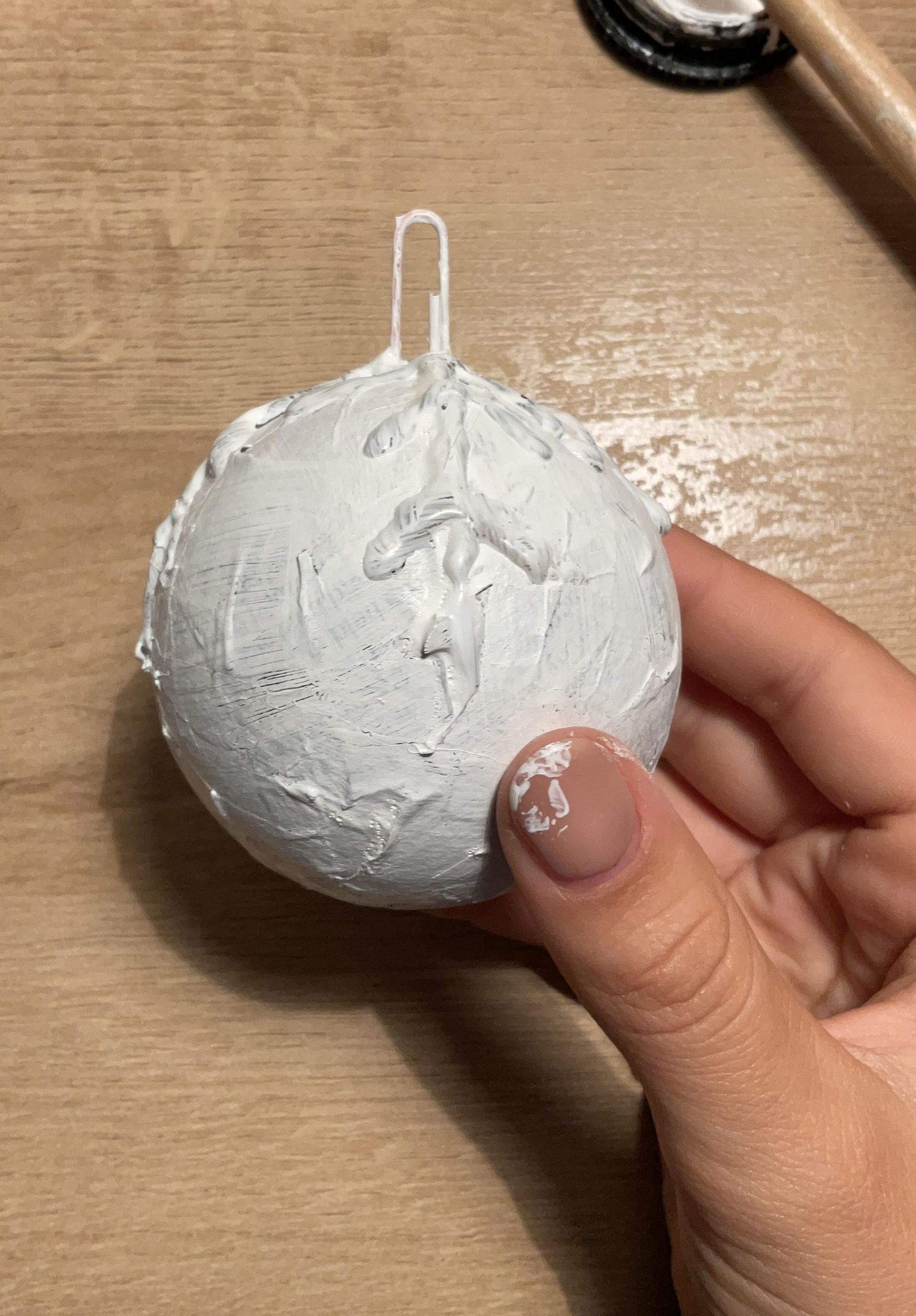 How to Make a Christmas Bauble Using Papier Mache : 12 Steps ...
