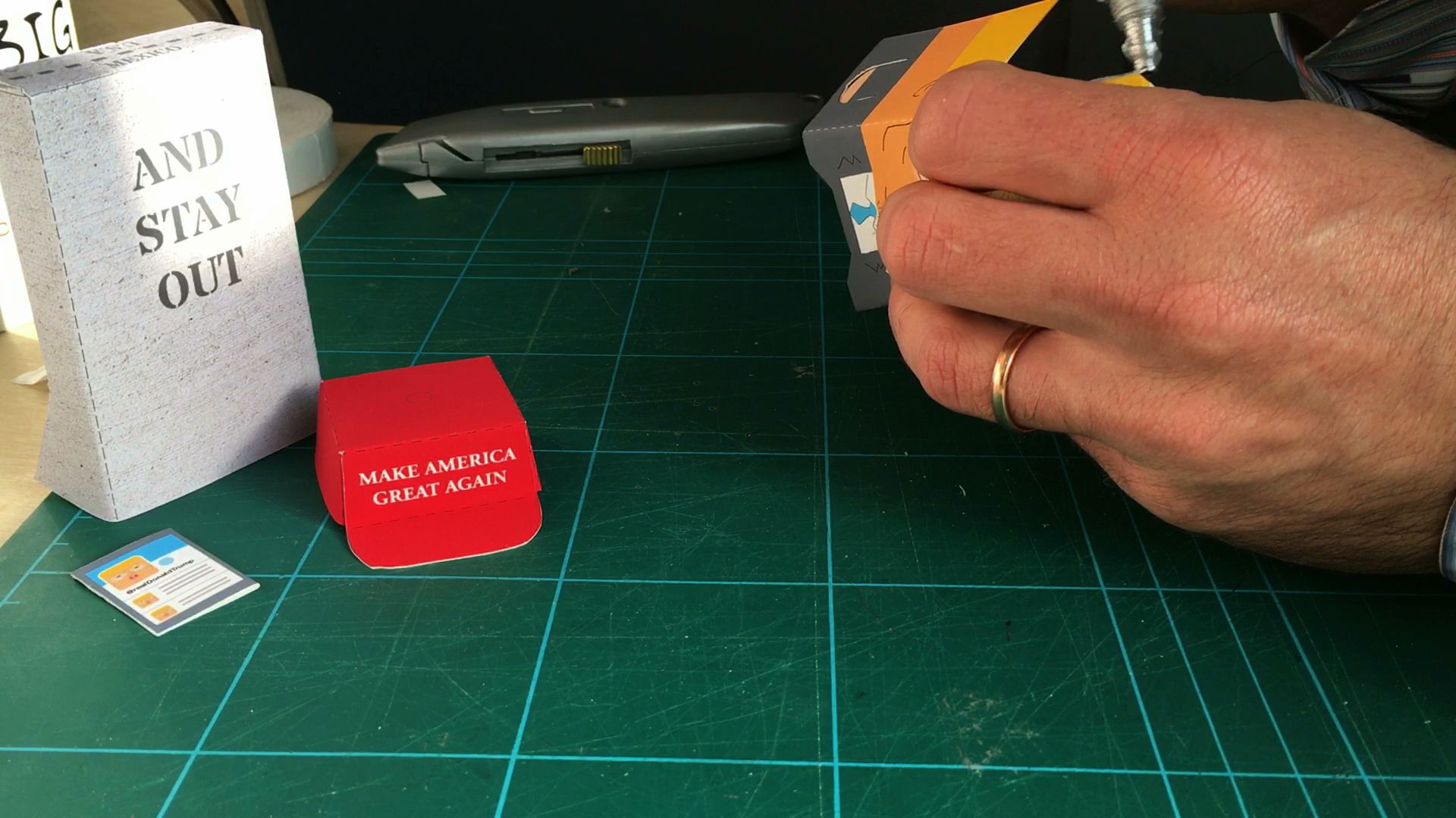 Trump Vs Clinton Papercraft Play Set : 7 Steps - Instructables
