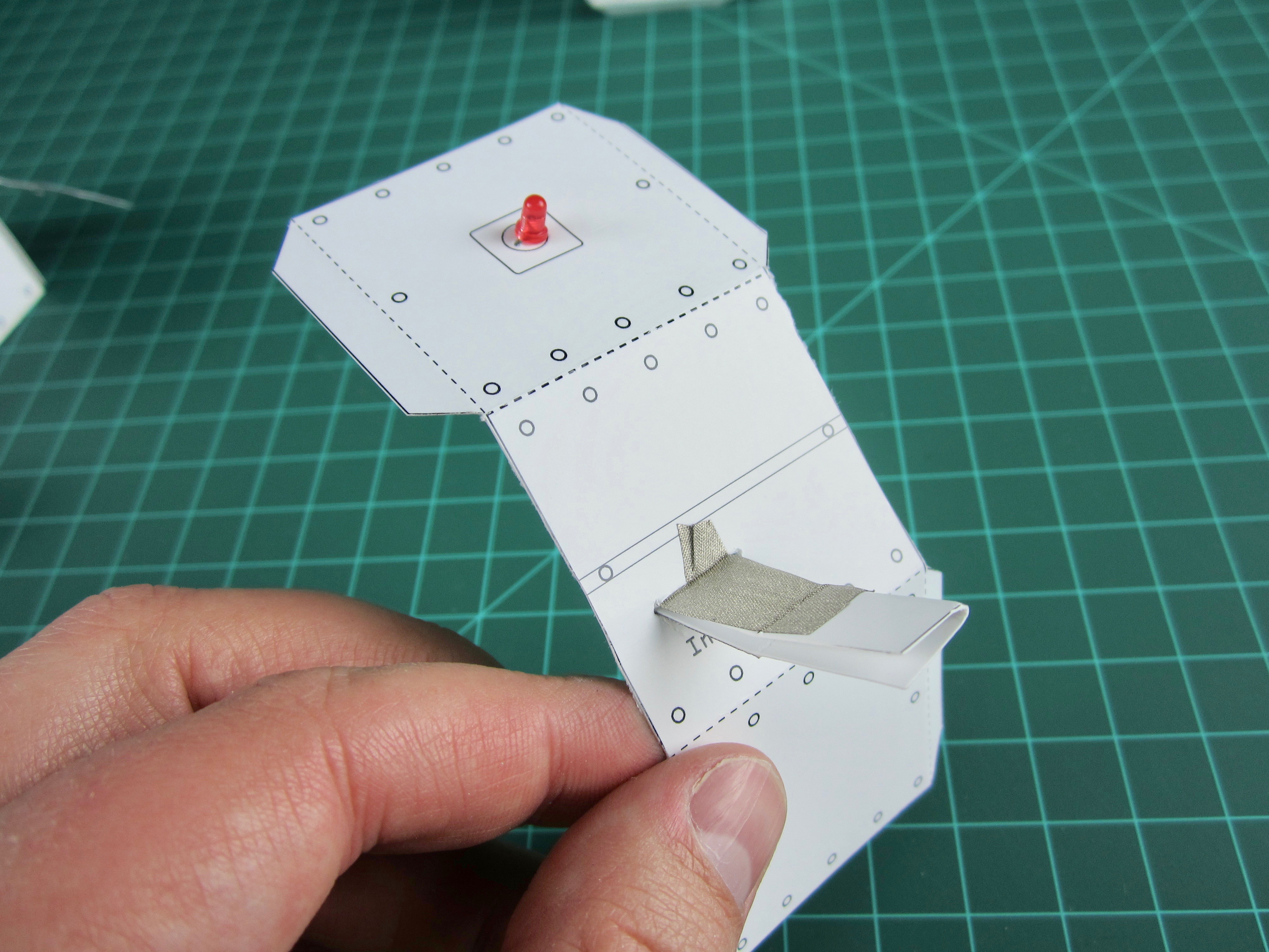 Move and Blink Paper Robot : 10 Steps (with Pictures) - Instructables