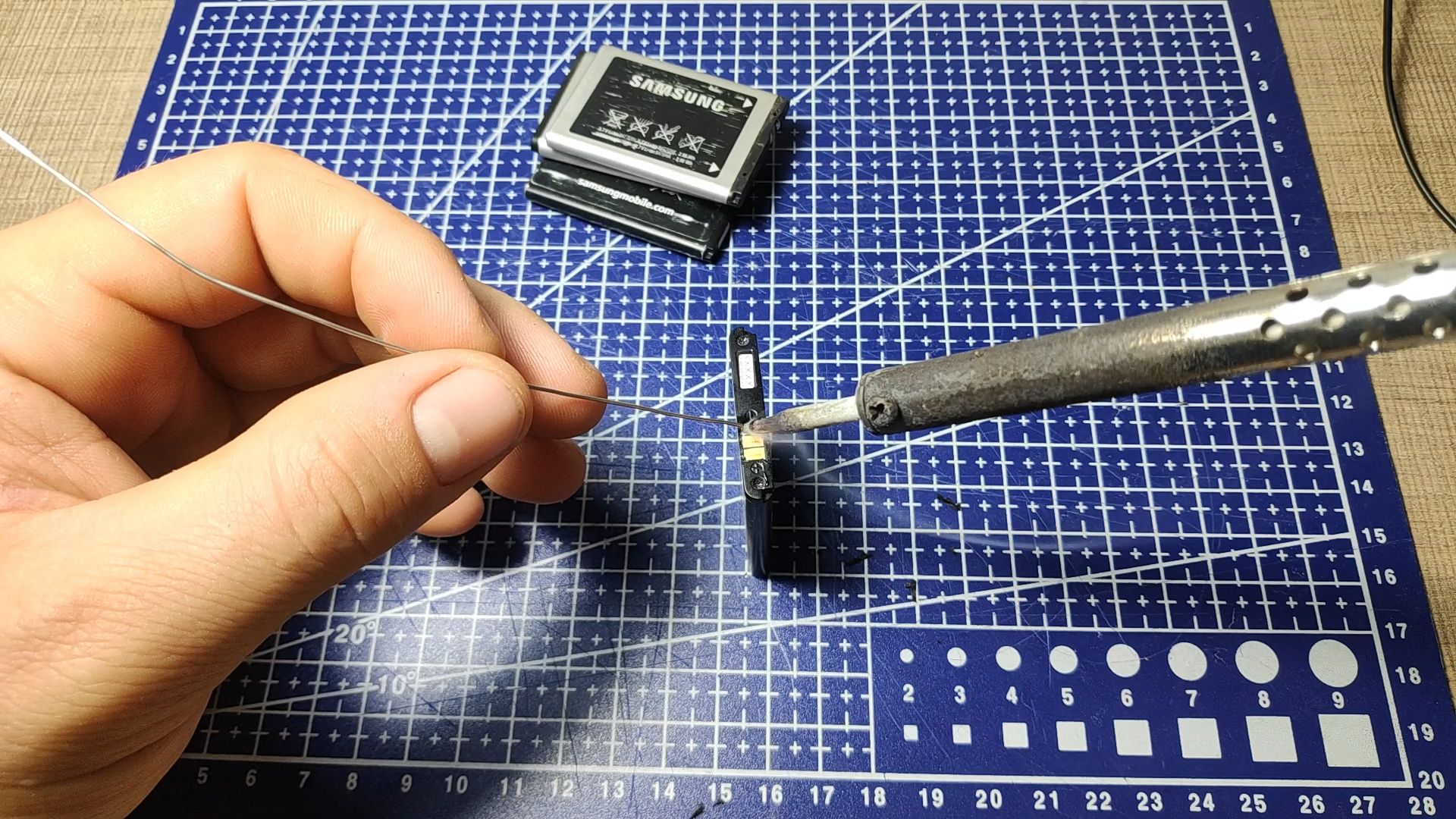 DIY Mobile Phone Battery Power Bank : 5 Steps - Instructables