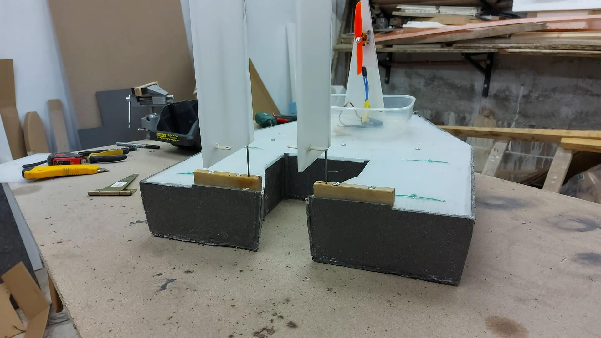 Building an RC Feeder Airboat for Fishing : 11 Steps (with Pictures ...