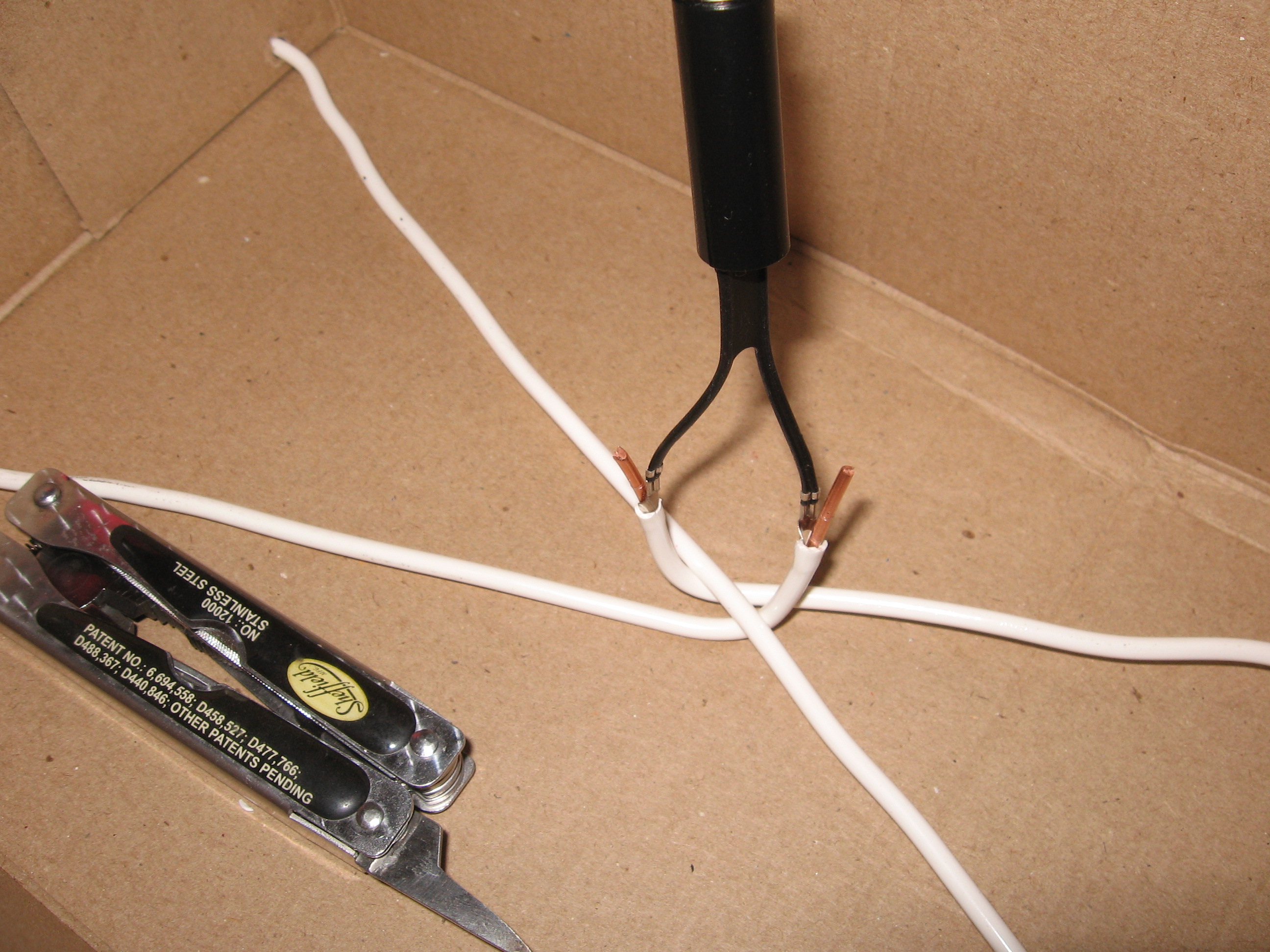 Simple and Cheap UHF Antenna (Folded Dipole / Bowtie) : 3 Steps ...