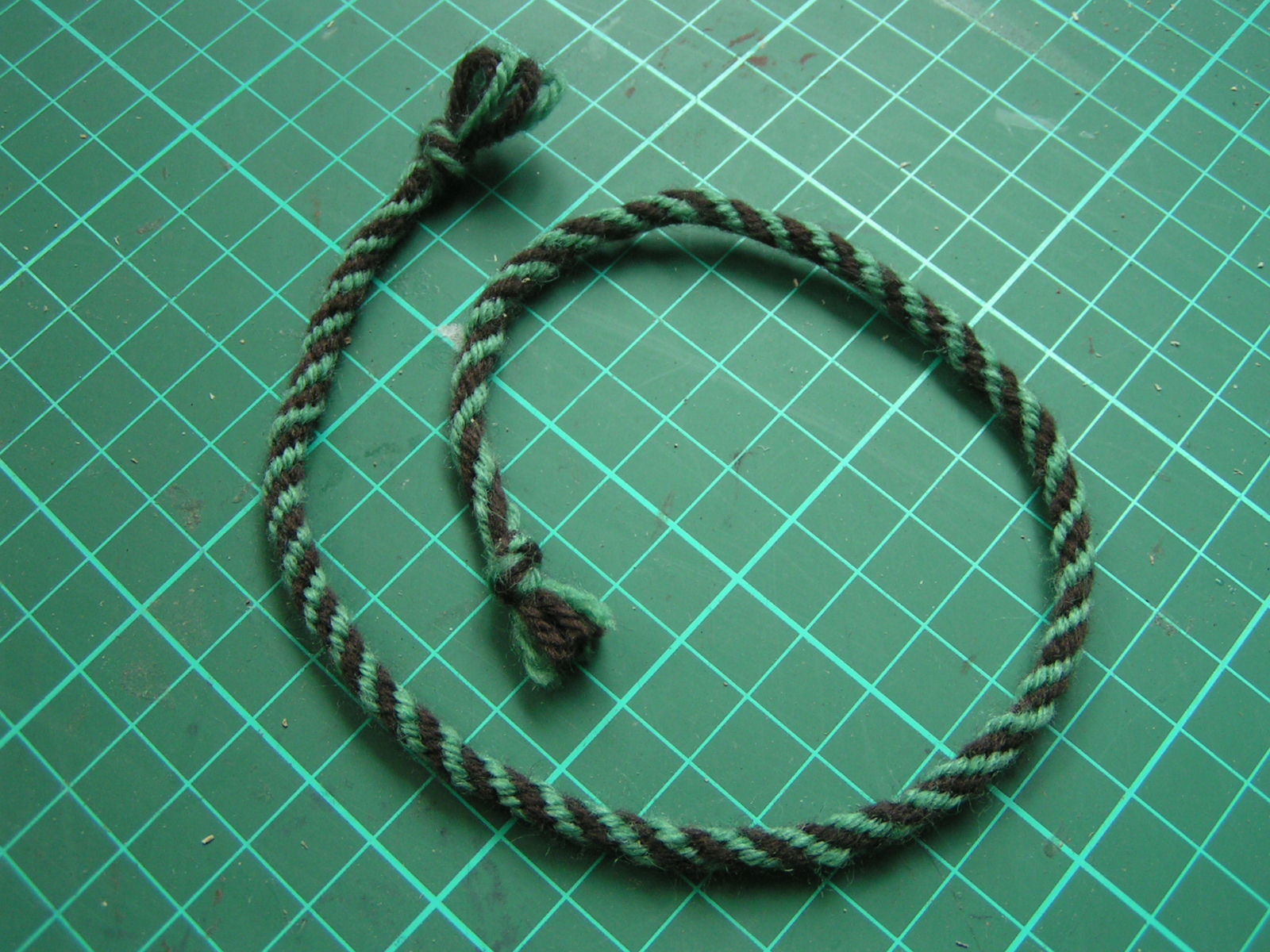 How to Weave an 8-strand Braid on a Wooden Loom. : 4 Steps - Instructables