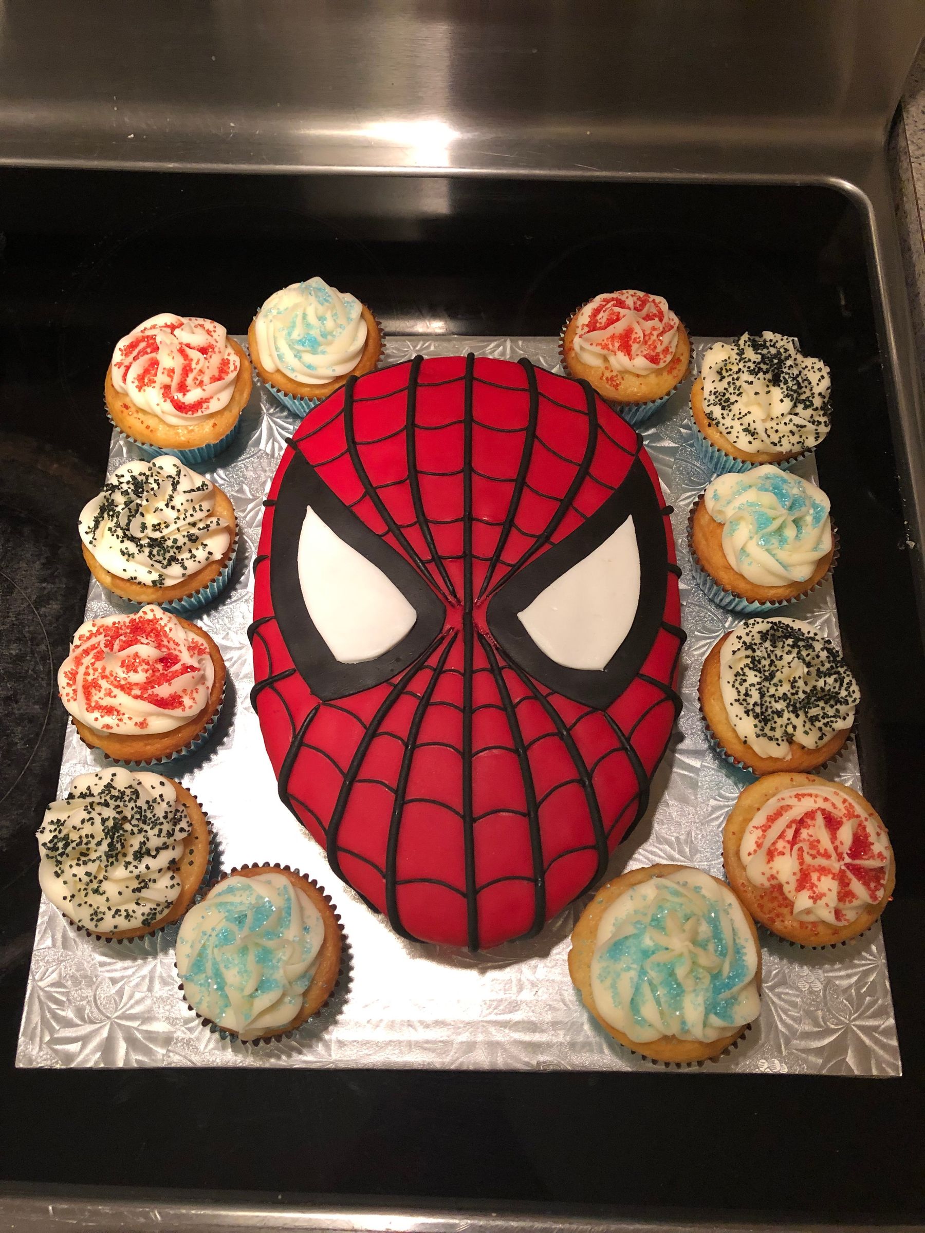 How to Make a Spiderman Cake : 10 Steps (with Pictures) - Instructables