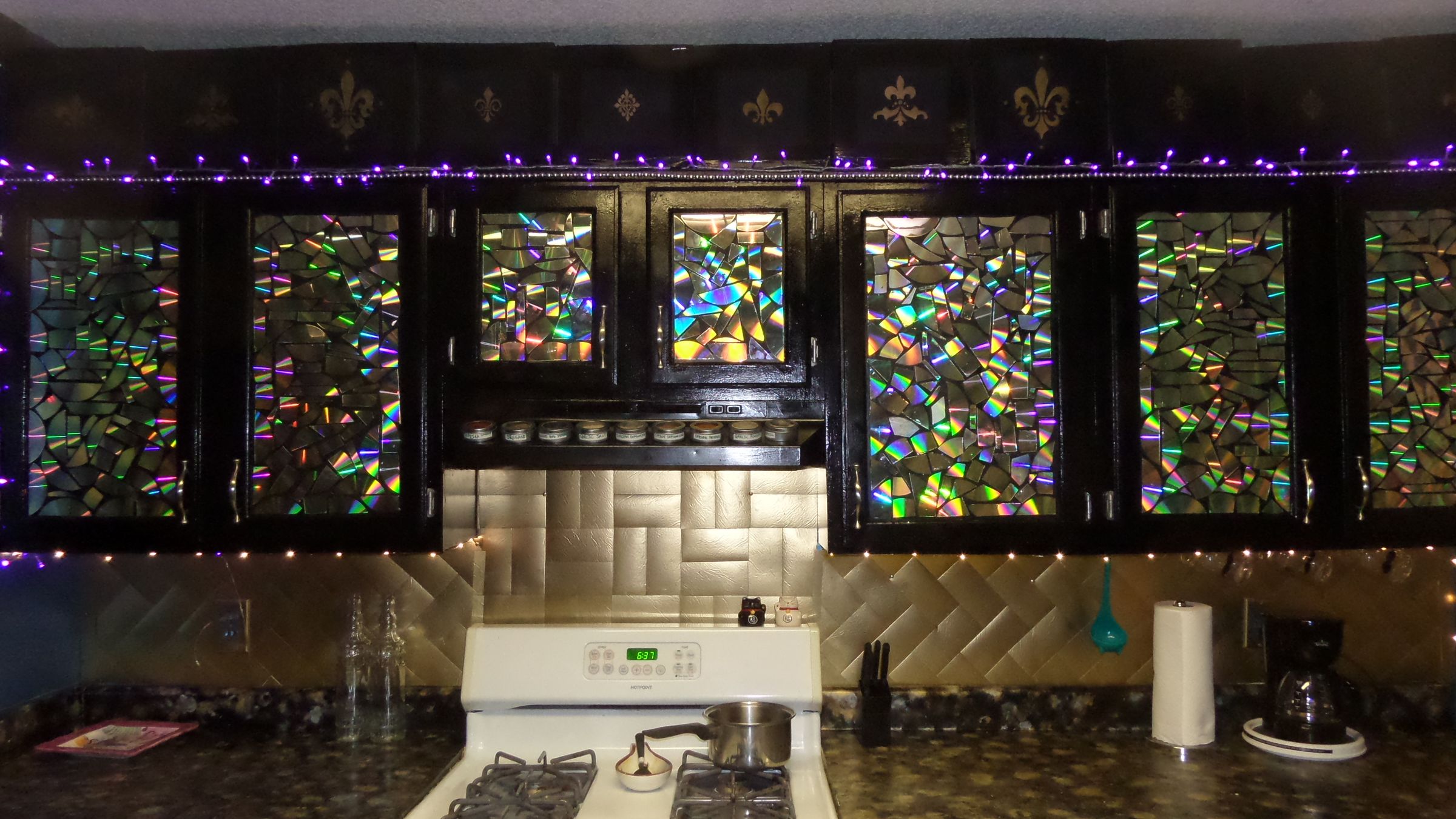 HOW TO: Use Old CDs for Mosaic Craft Projects - DIY Kitchen Backsplash ...