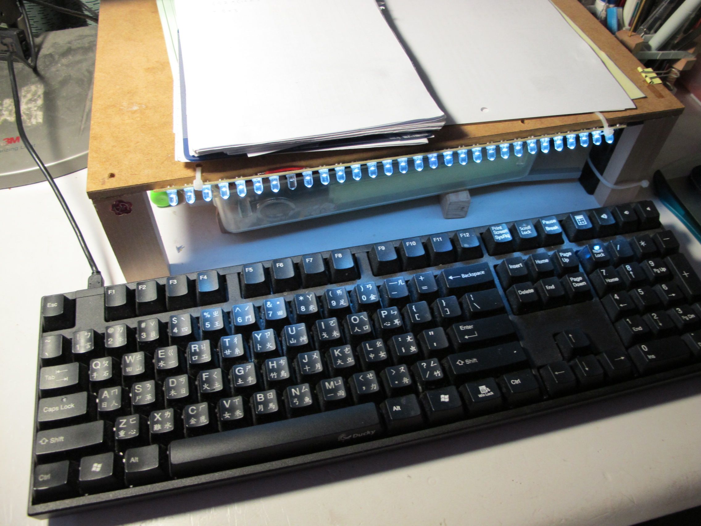 Low Cost Pupitre With LED Lighting Keyboard : 5 Steps - Instructables