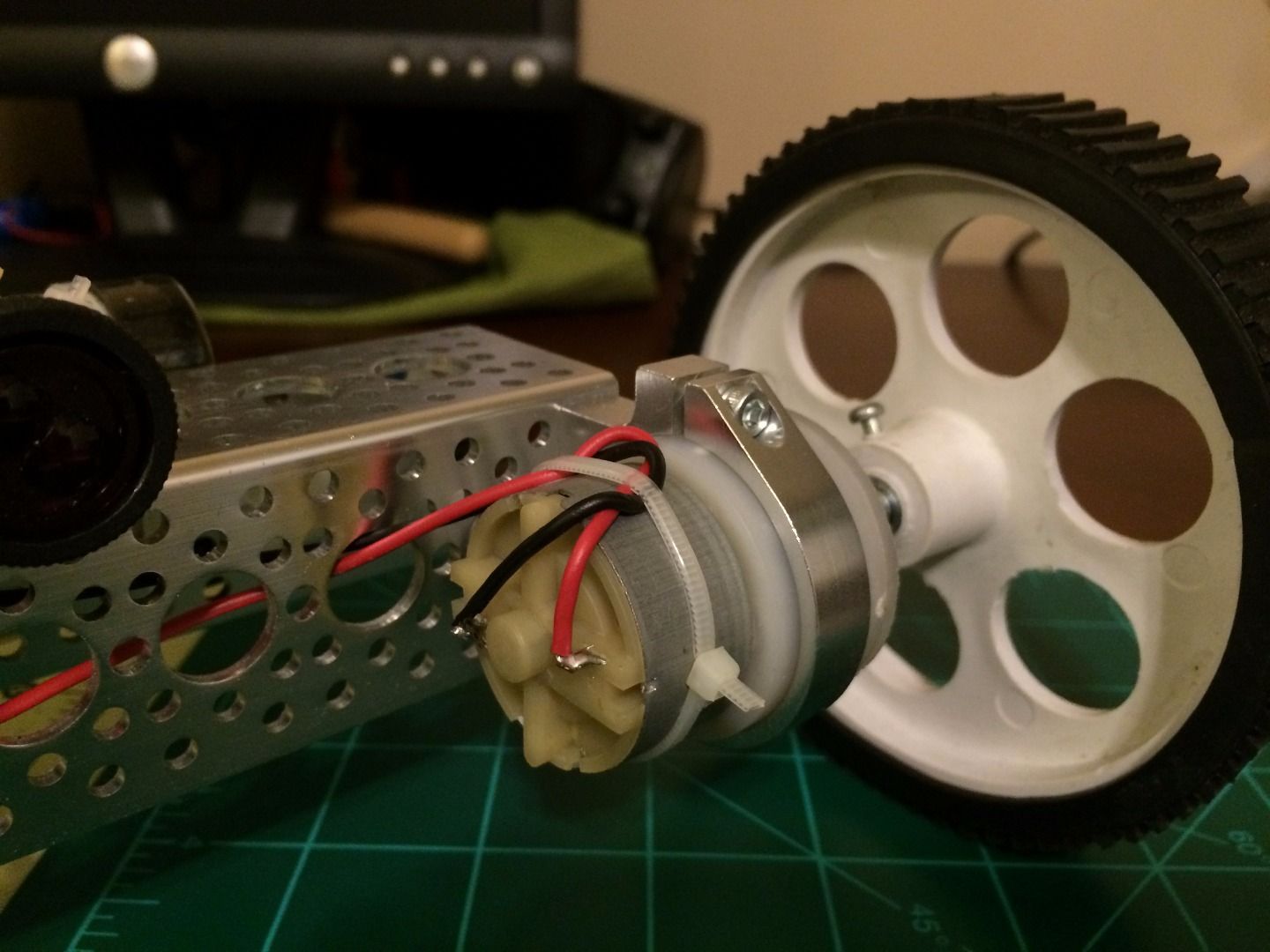 Build a Modular Robot Chassis Using Actobotics : 13 Steps (with Pictures) - Instructables