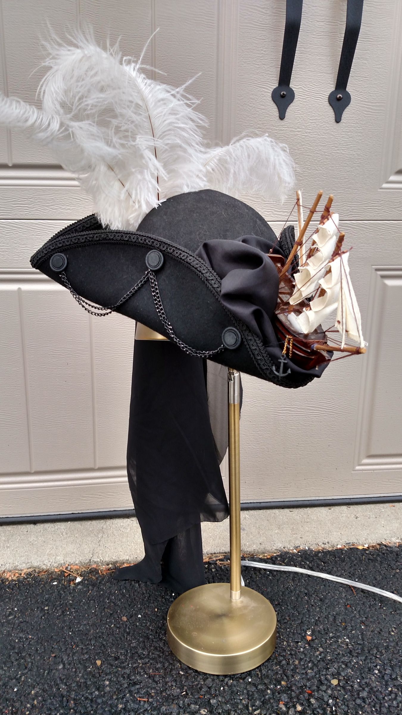 Quality Easy Pirate Hat : 4 Steps (with Pictures) - Instructables