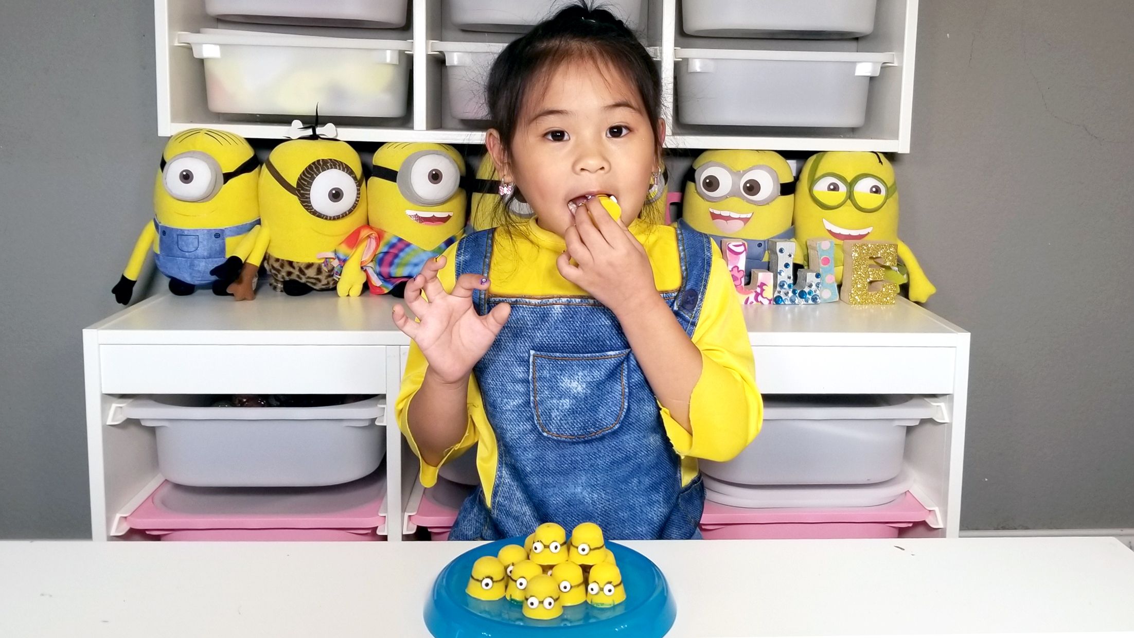 DIY Nutella Filled Minion Bon Bons | Minion Chocolates Recipe : 7 Steps ...
