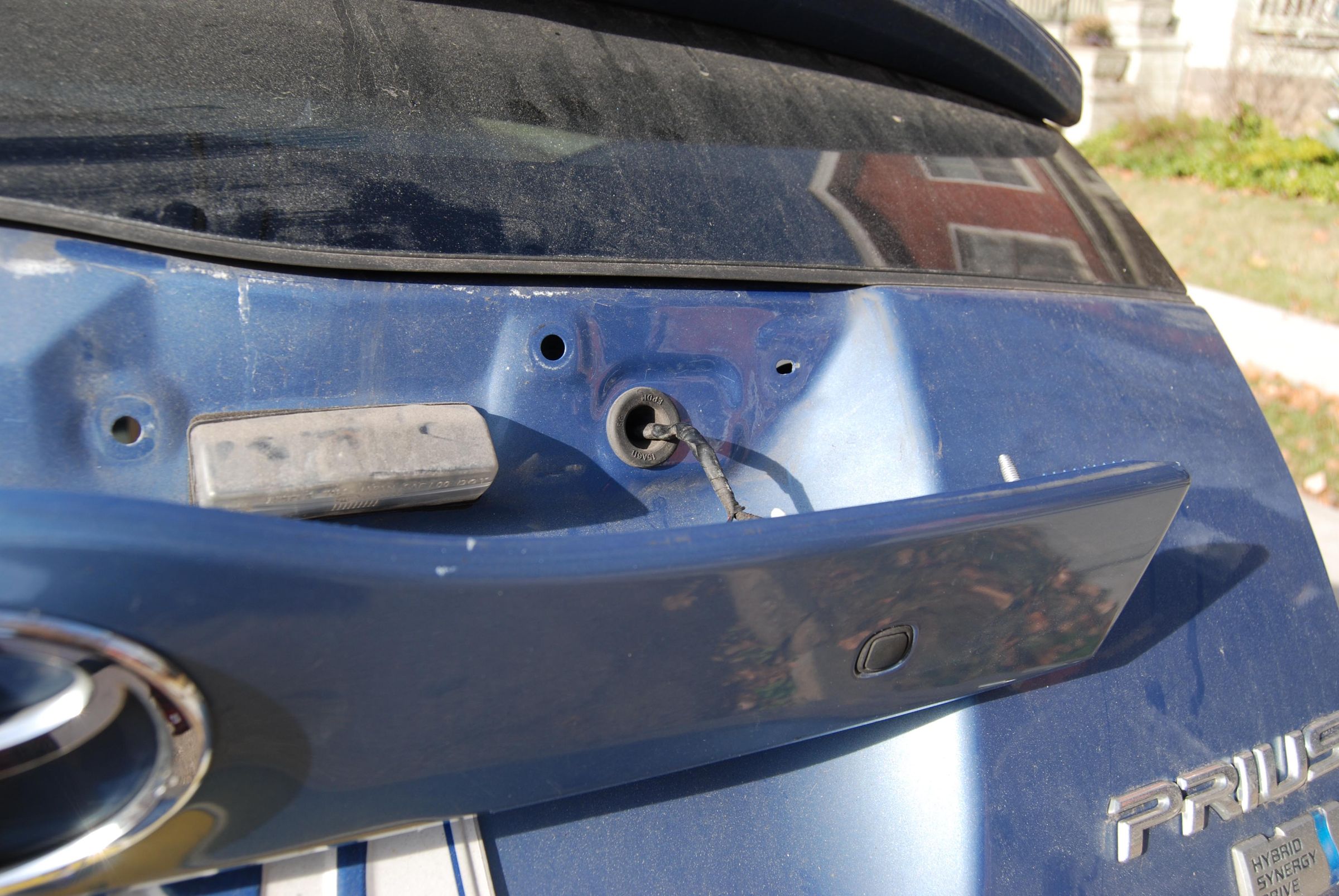 2007 Prius Hatch Latch REPAIR : 4 Steps - Instructables