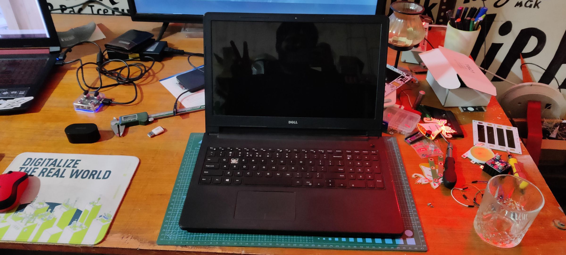 CyberDesk Ultra Pro Max : 20 Steps (with Pictures) - Instructables