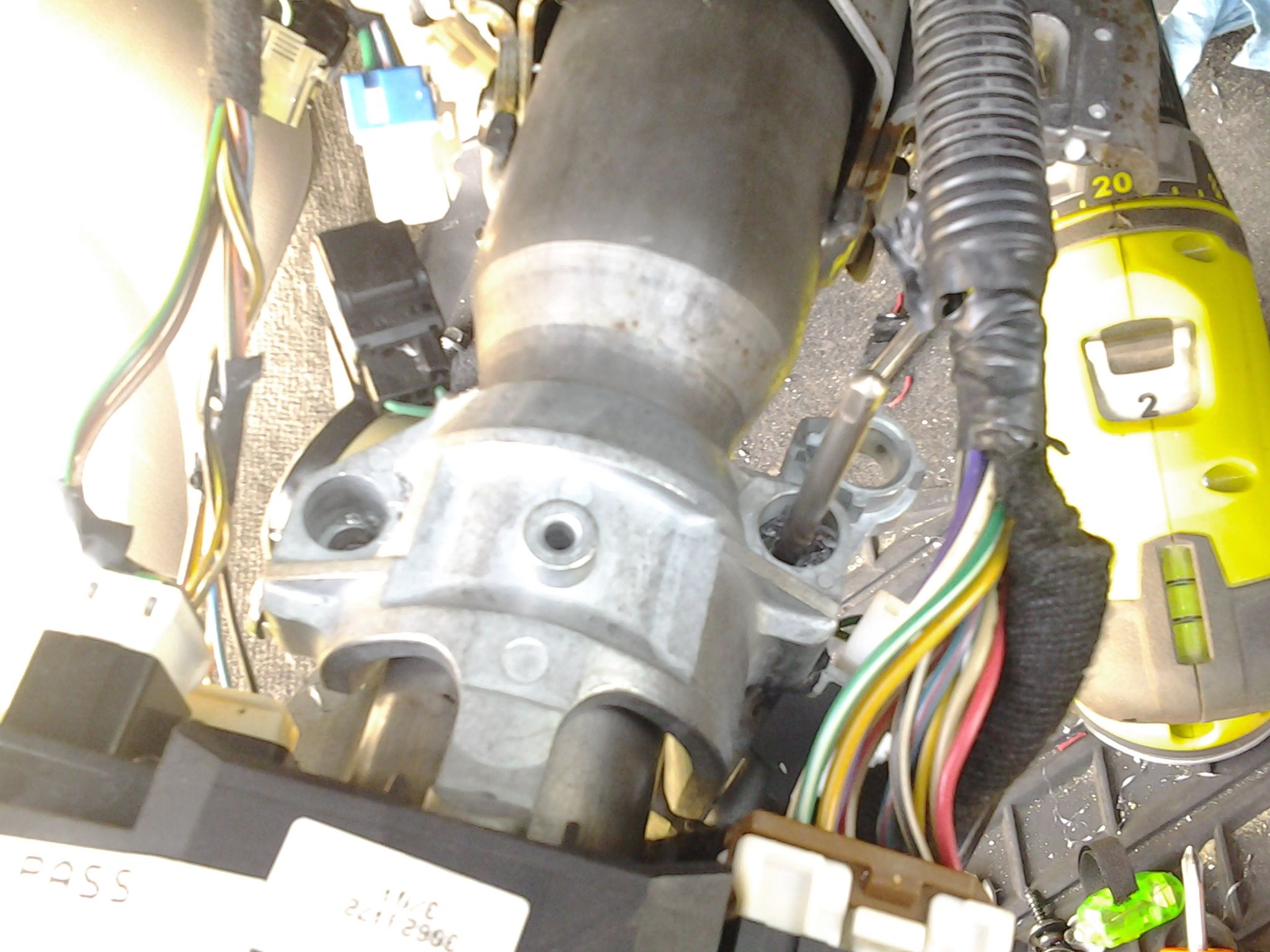 Steering Lock Replacement, 2004 Volvo V40 : 10 Steps (with Pictures ...