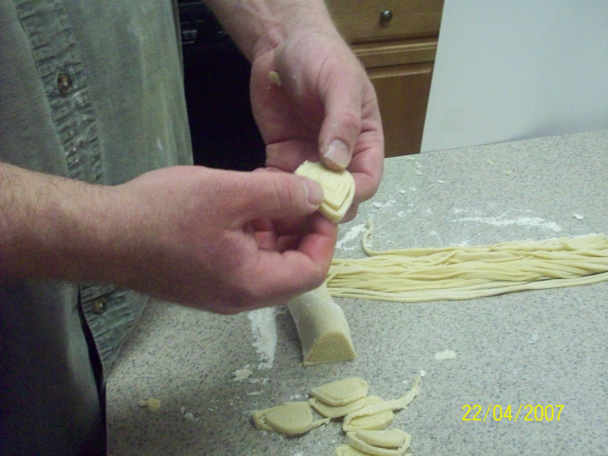 Easy Way to Cut Pasta - Instructables