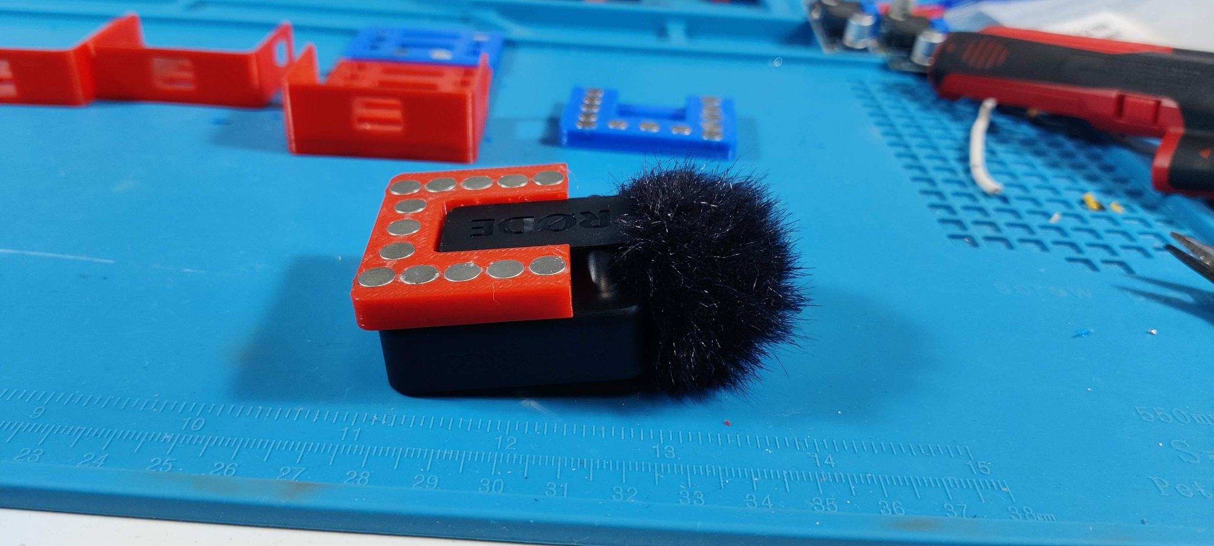 Magnetic Microport Mount for Rode Wireless Go : 3 Steps - Instructables