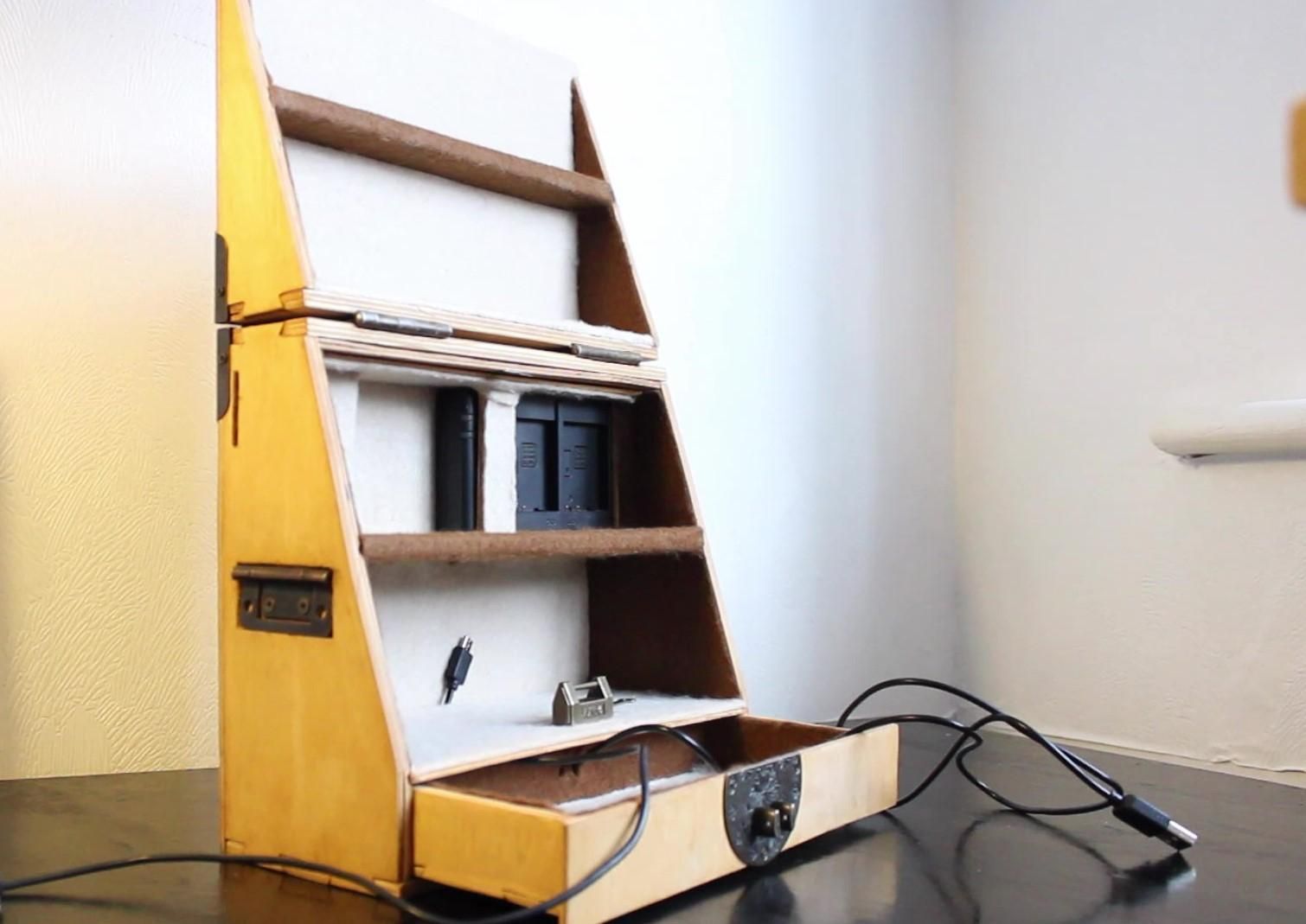 Camera Display Box With Integrated Charger and Reader : 9 Steps (with ...