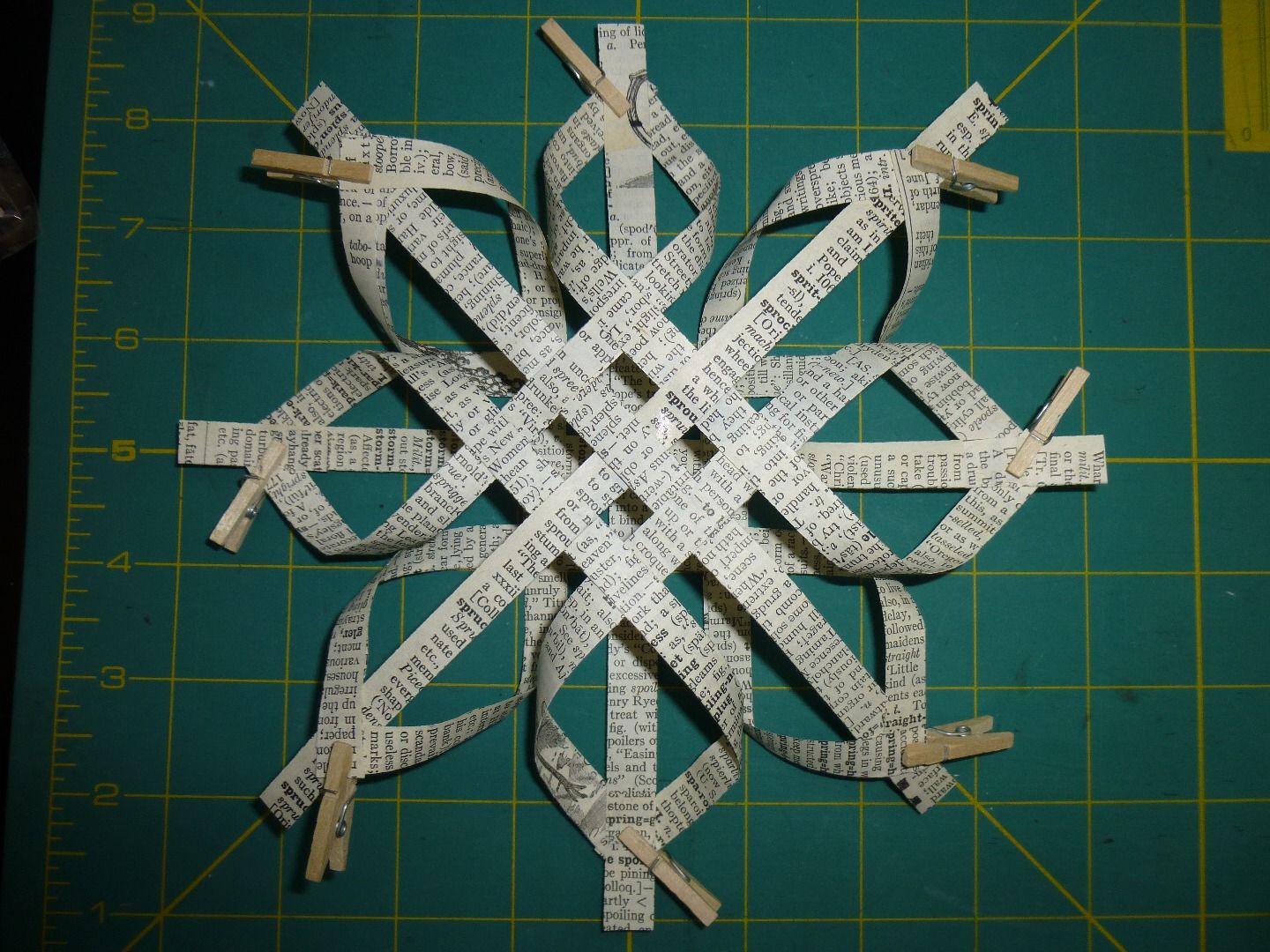 Dictionary Paper Snowflake : 8 Steps (with Pictures) - Instructables