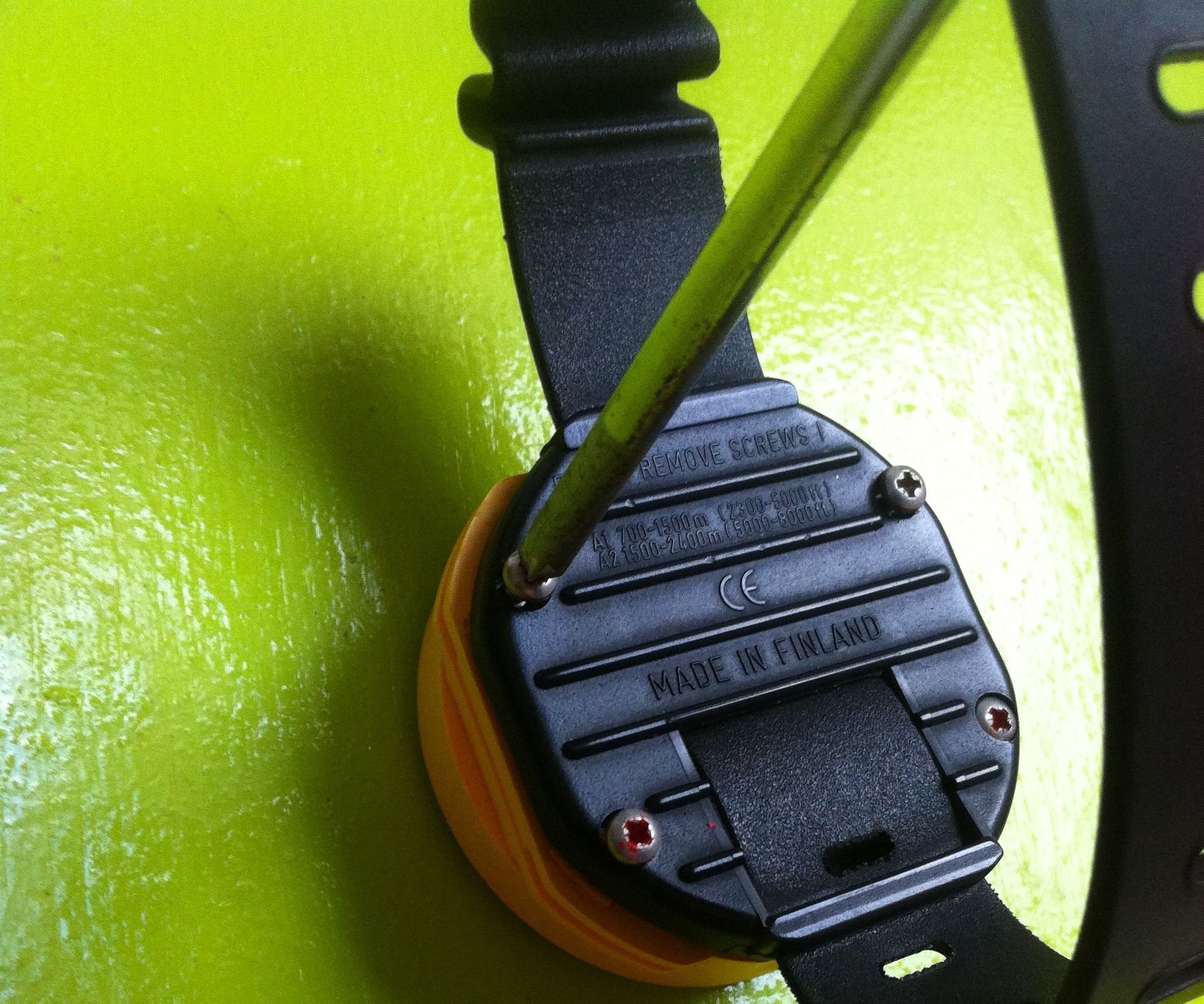 Change the Battery of an Suunto Octopus 2 : 4 Steps - Instructables