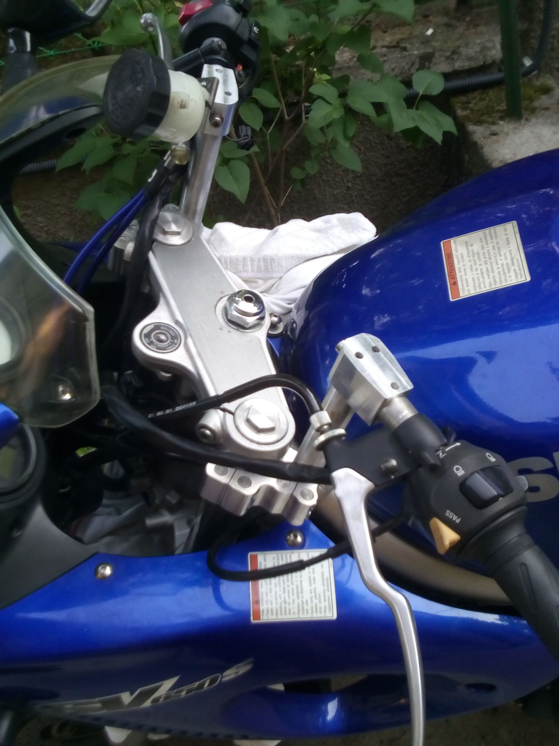 SV 650 S Handlebar Conversion : 5 Steps (with Pictures) - Instructables