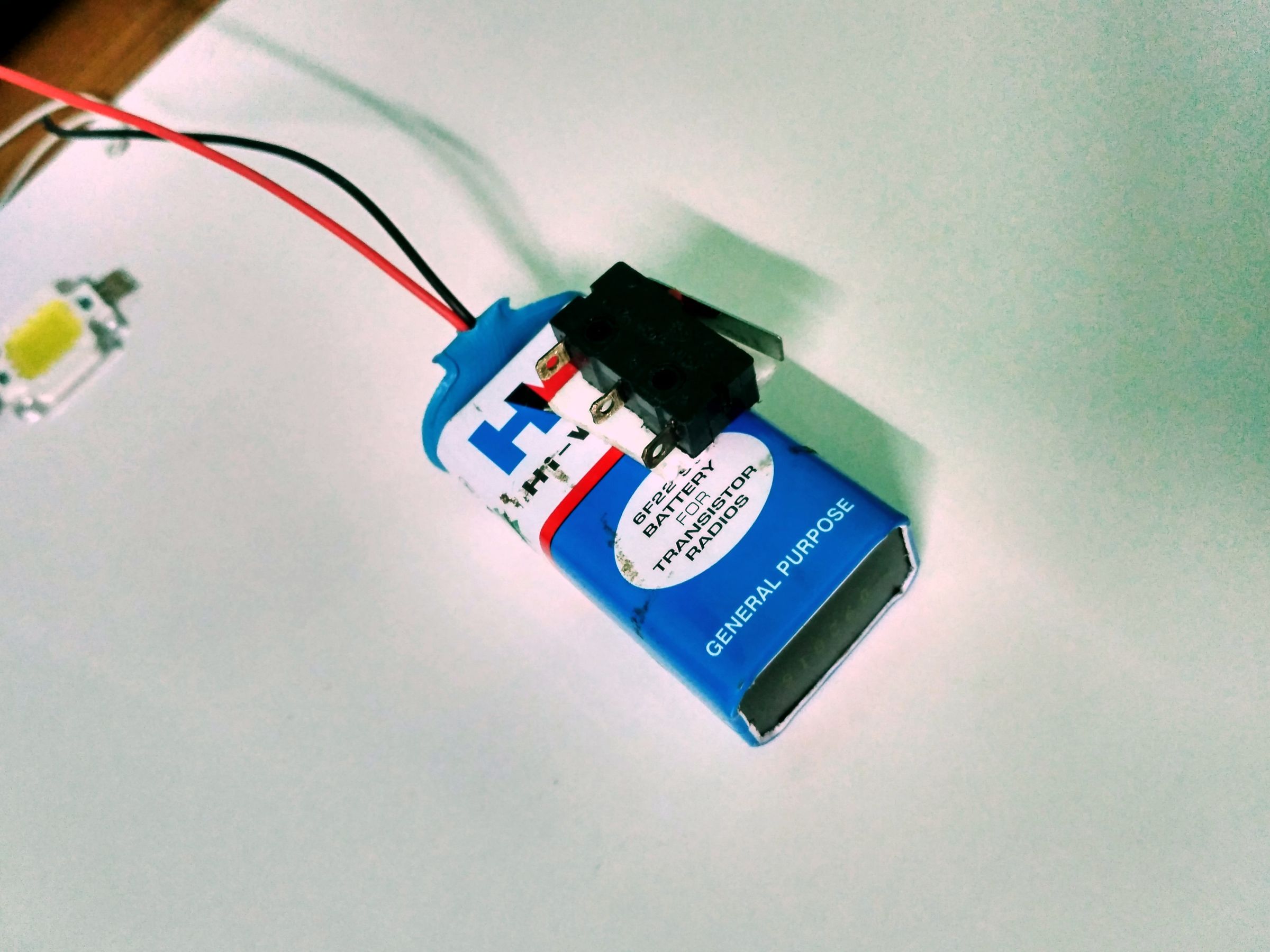 How to Make a LED Flashlight : 4 Steps (with Pictures) - Instructables