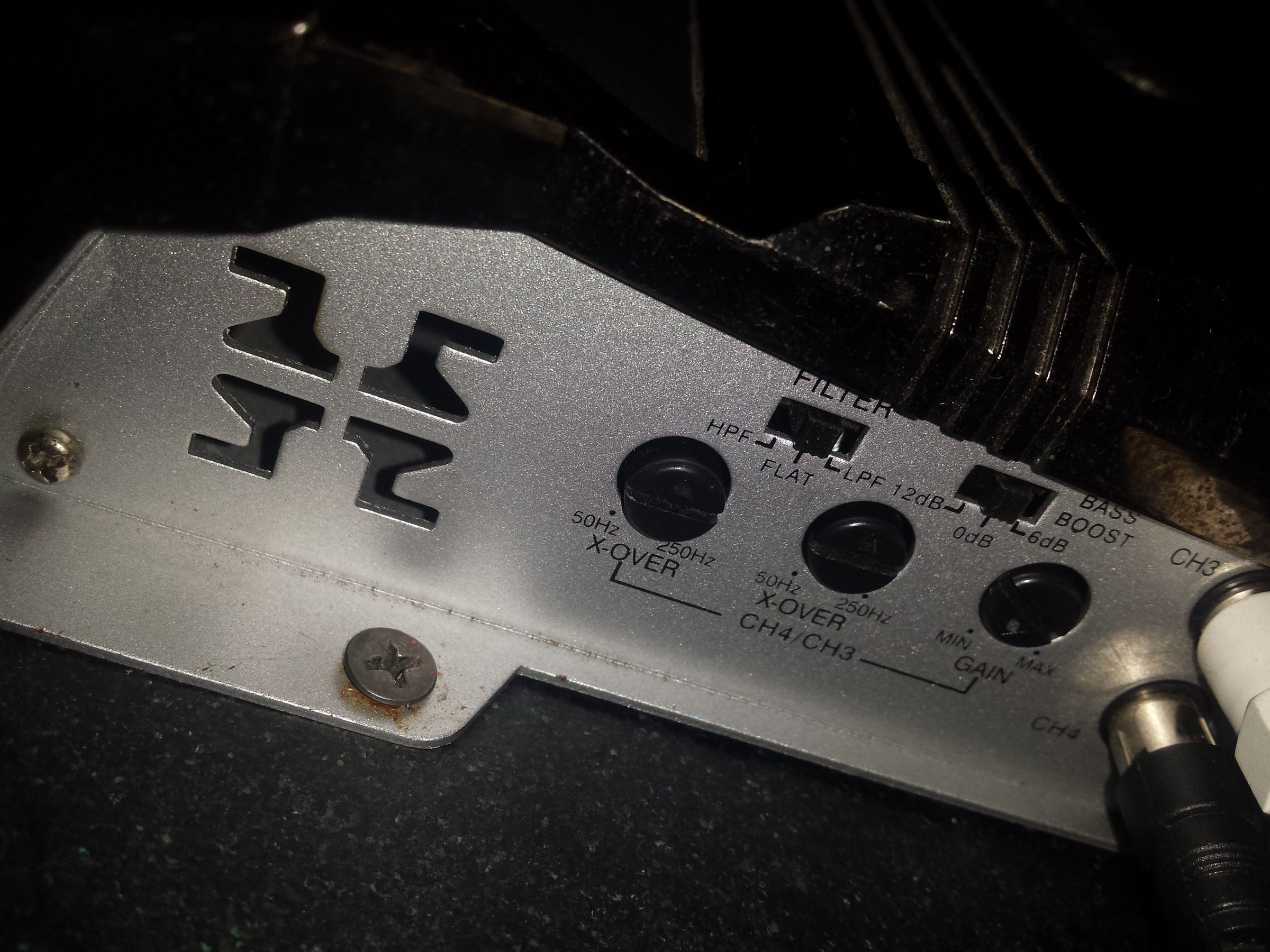 How to Properly Hook Up a Car Amplifier Inside the House : 6 Steps ...
