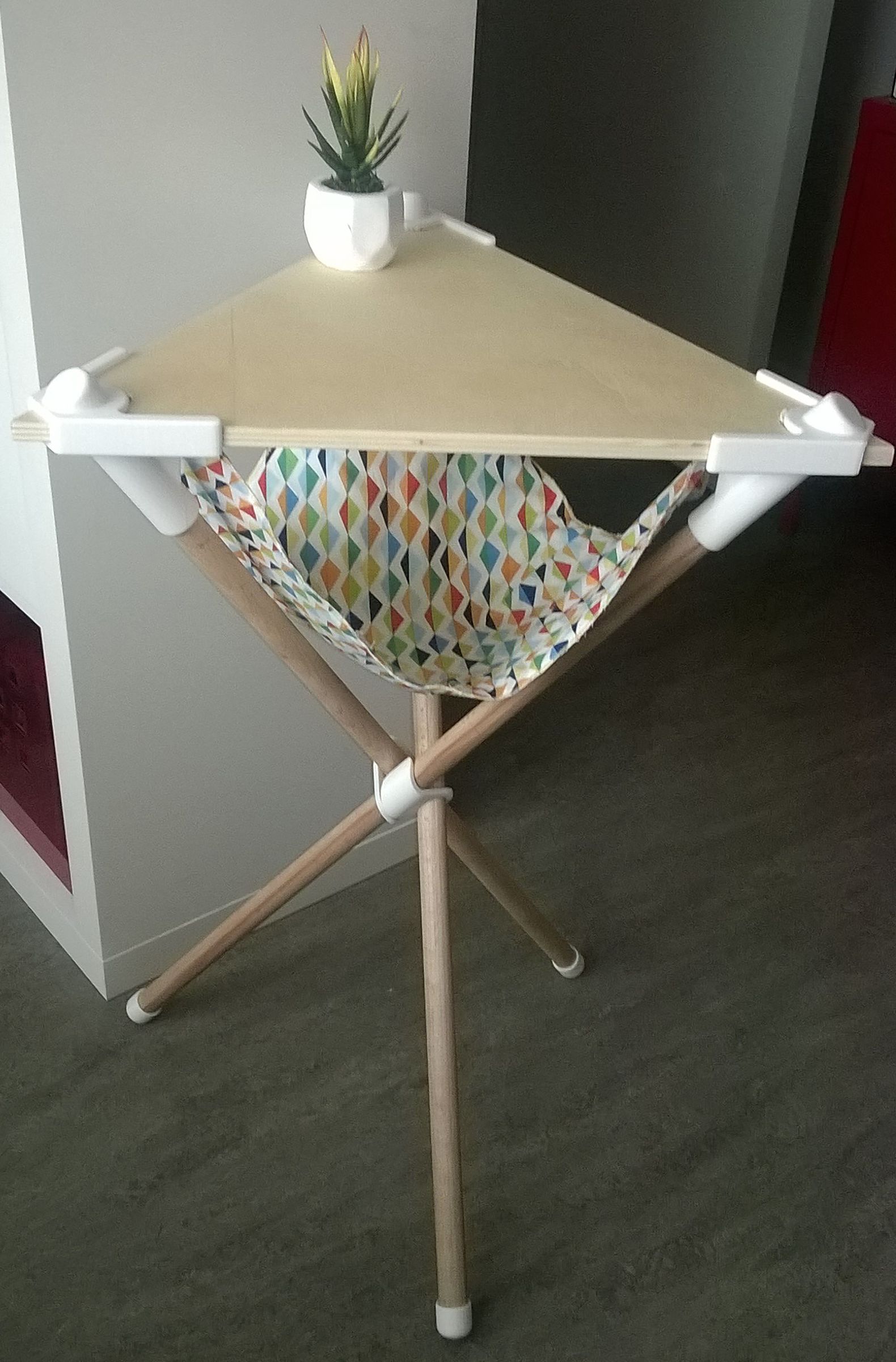 Triangle Side Table : 10 Steps (with Pictures) - Instructables