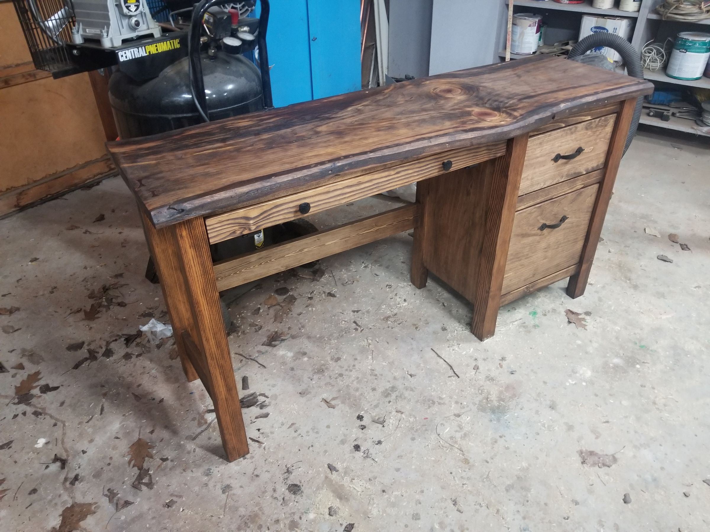 Pinewood Desk : 8 Steps (with Pictures) - Instructables