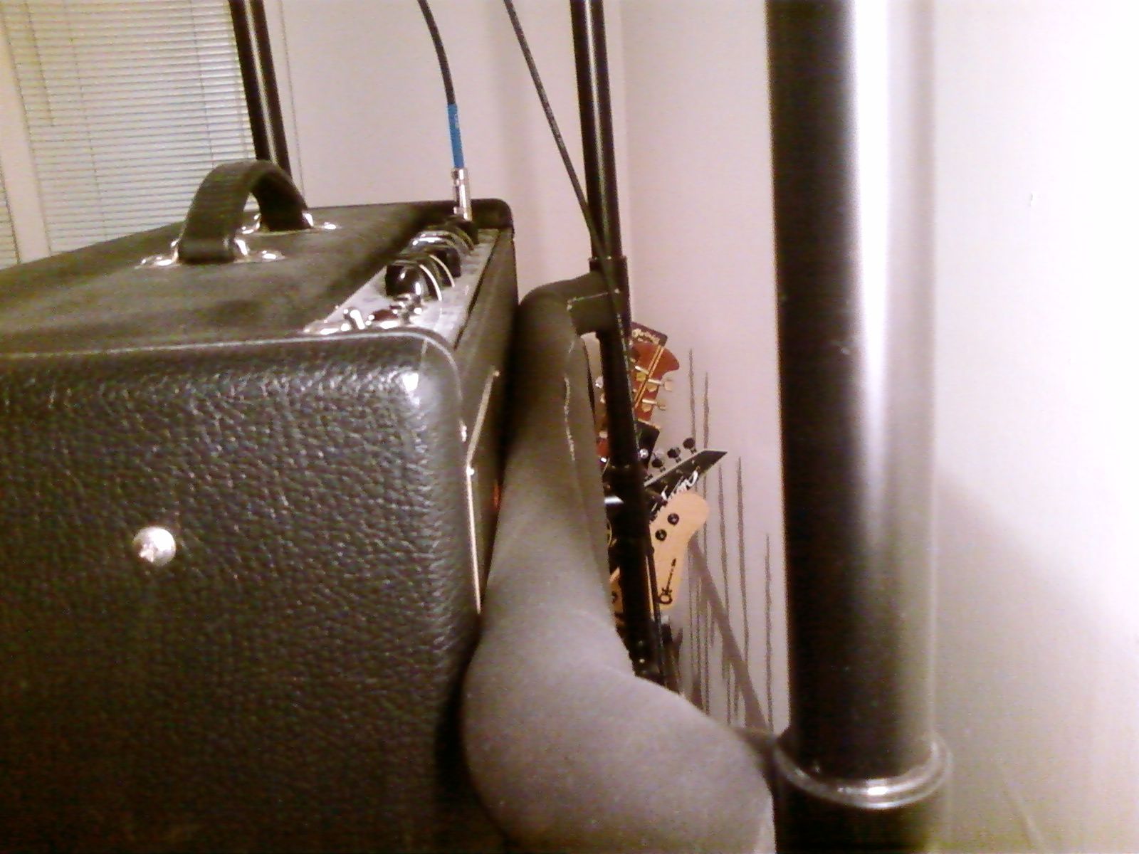 Double Guitar Amp Stand - Instructables