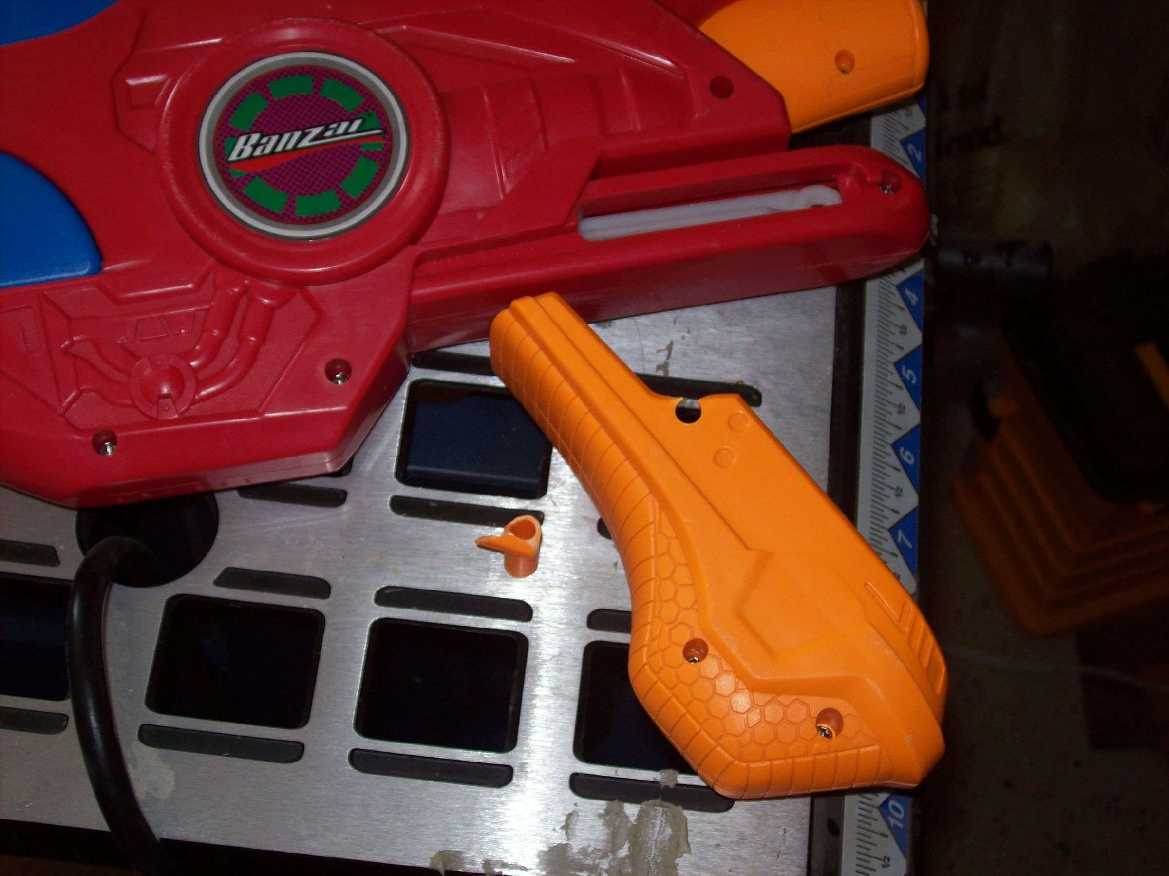 How to Do a Temporary Repair on a Pump Action Water Gun : 5 Steps ...
