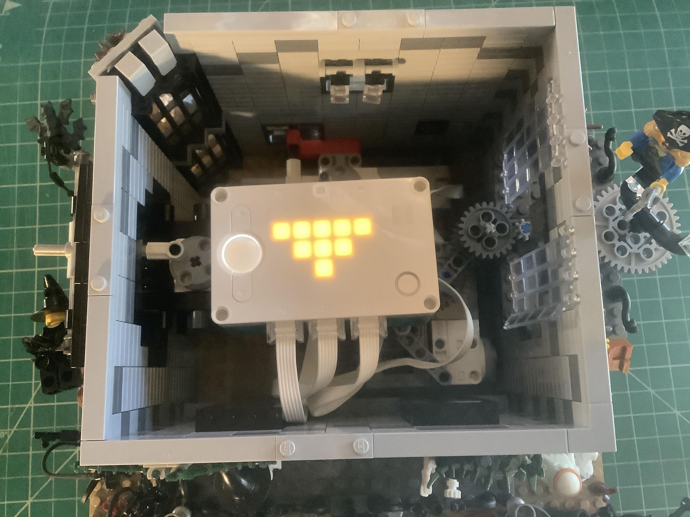 Table Top Kinetic Lego Haunted House Using Mindstorms Robot Inventor ...