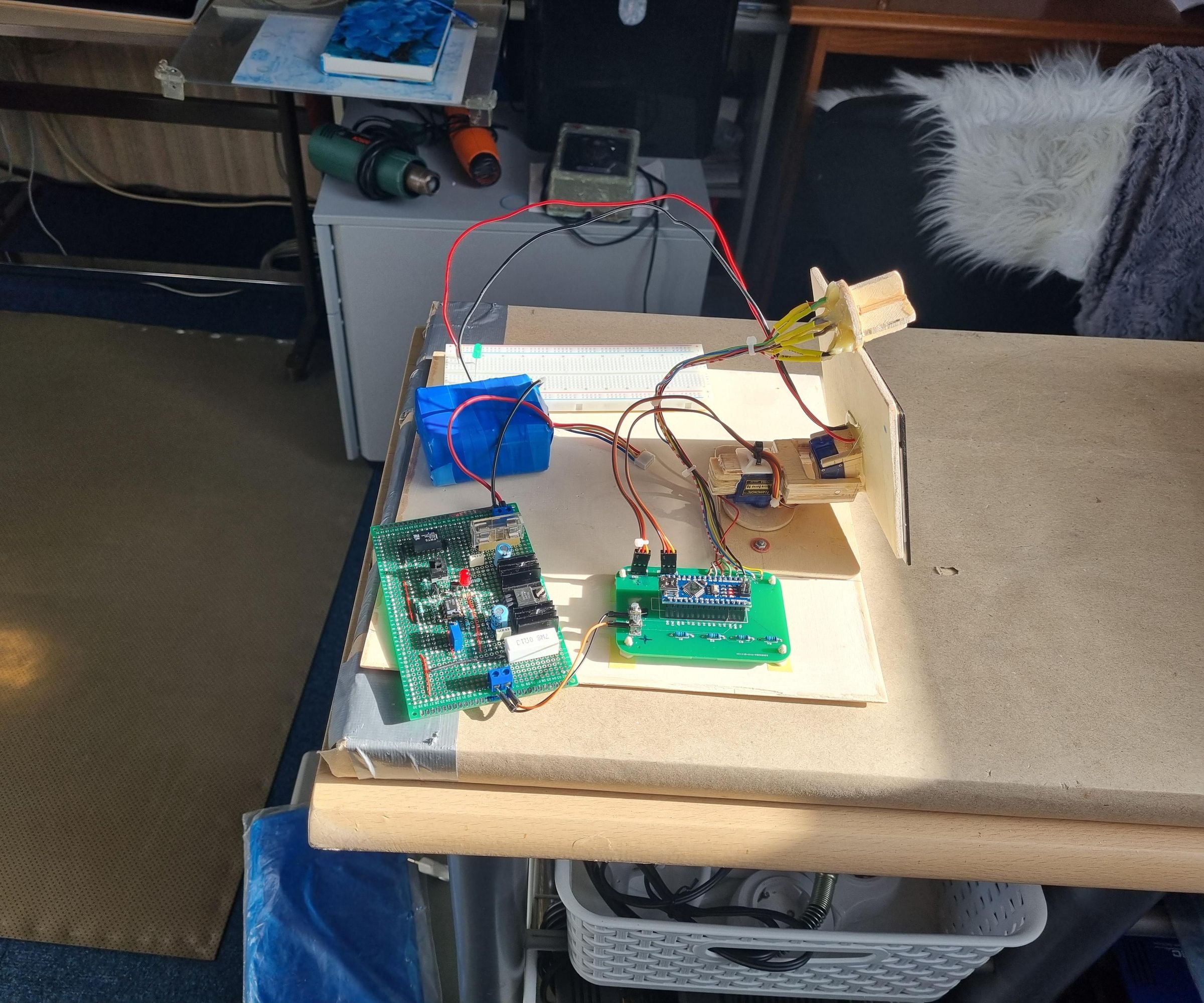 DIY Miniature Solar Tracker : 5 Steps (with Pictures) - Instructables