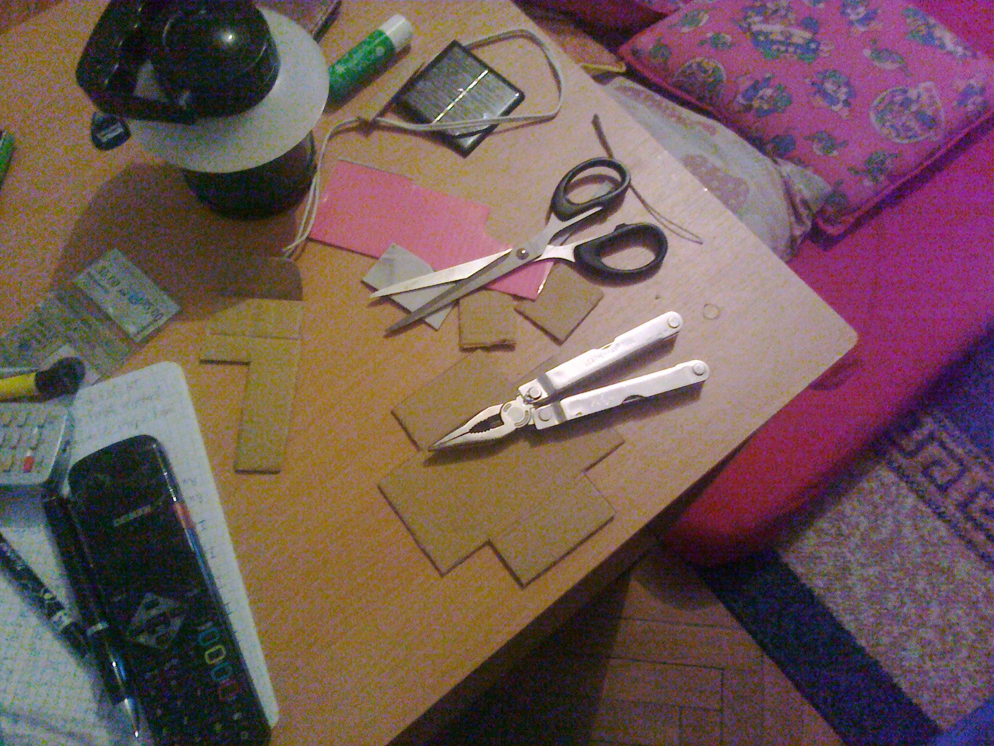 Macgyver-Cardboard & Duct Tape Solar Charger : 3 Steps - Instructables