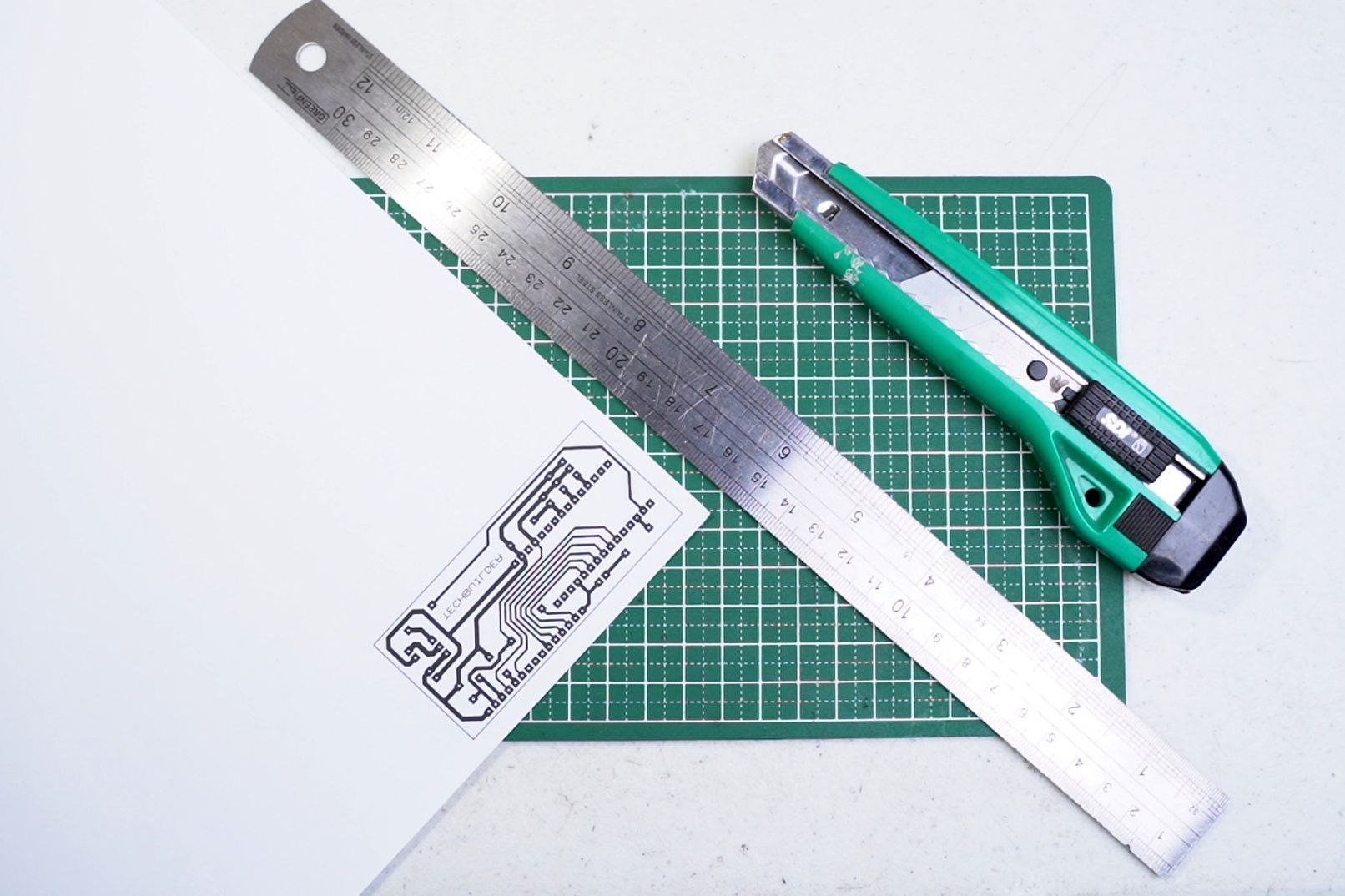 Single Sided PCB Home Fabrication (Presensitized PCB) : 21 Steps (with ...