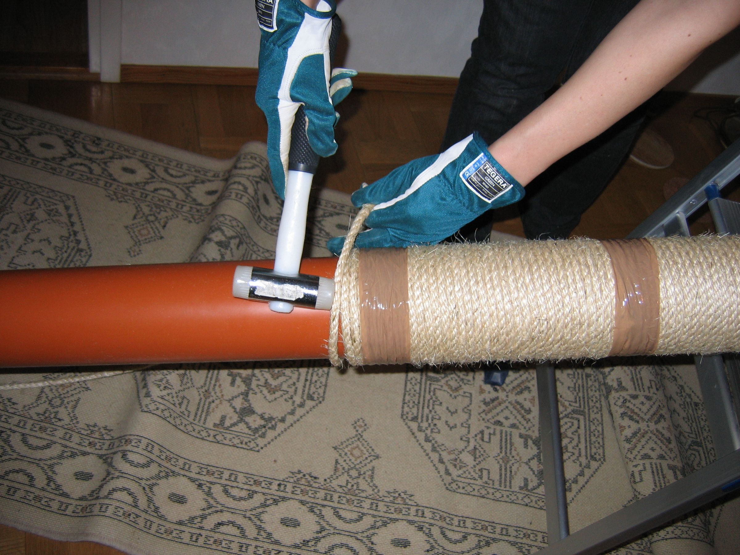 Full Size Cat Scratching / Climbing Post : 7 Steps - Instructables