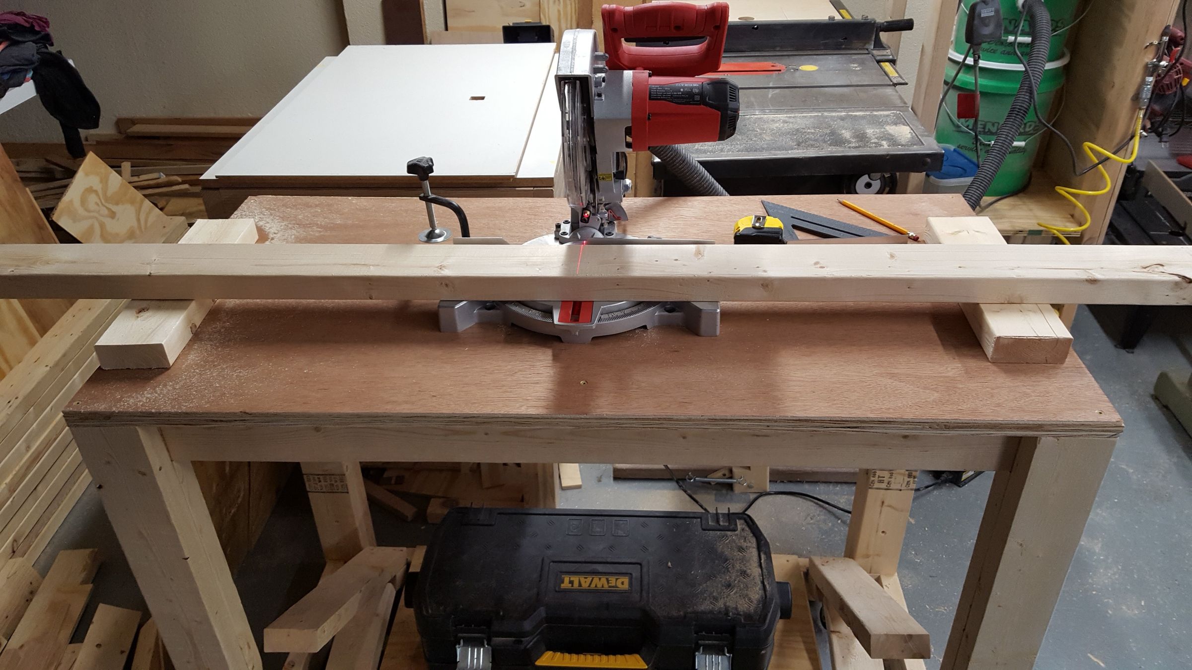 Simple Movable Assembly/Outfeed Tables : 7 Steps (with Pictures ...