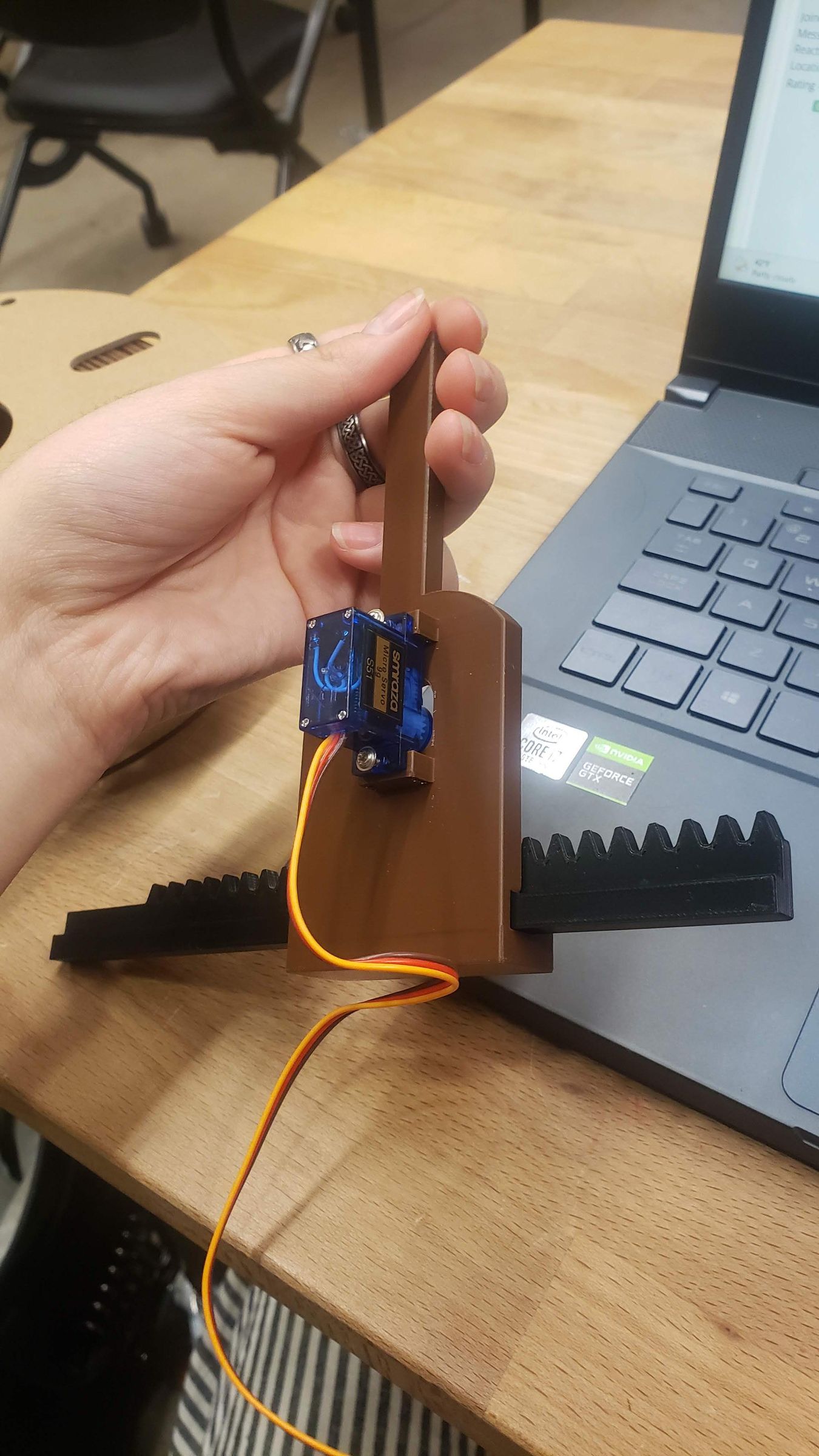 IDC 2 - Automatic Page Turner : 6 Steps - Instructables