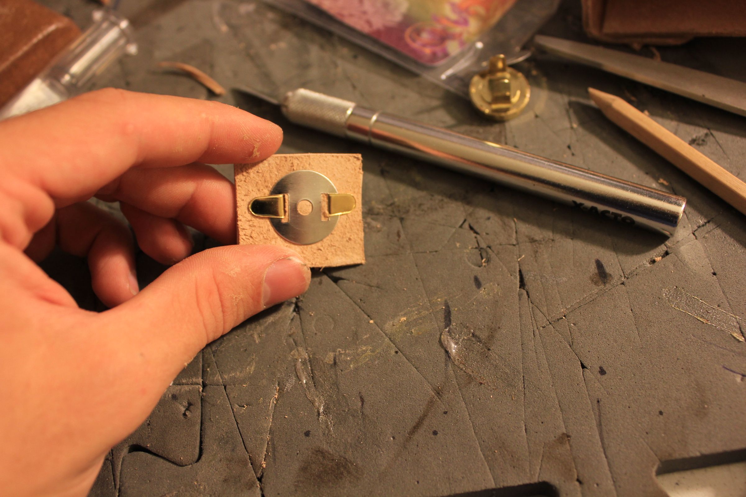 Leather Pouch Tutorial & Intro to Basic Leather Working : 11 Steps ...