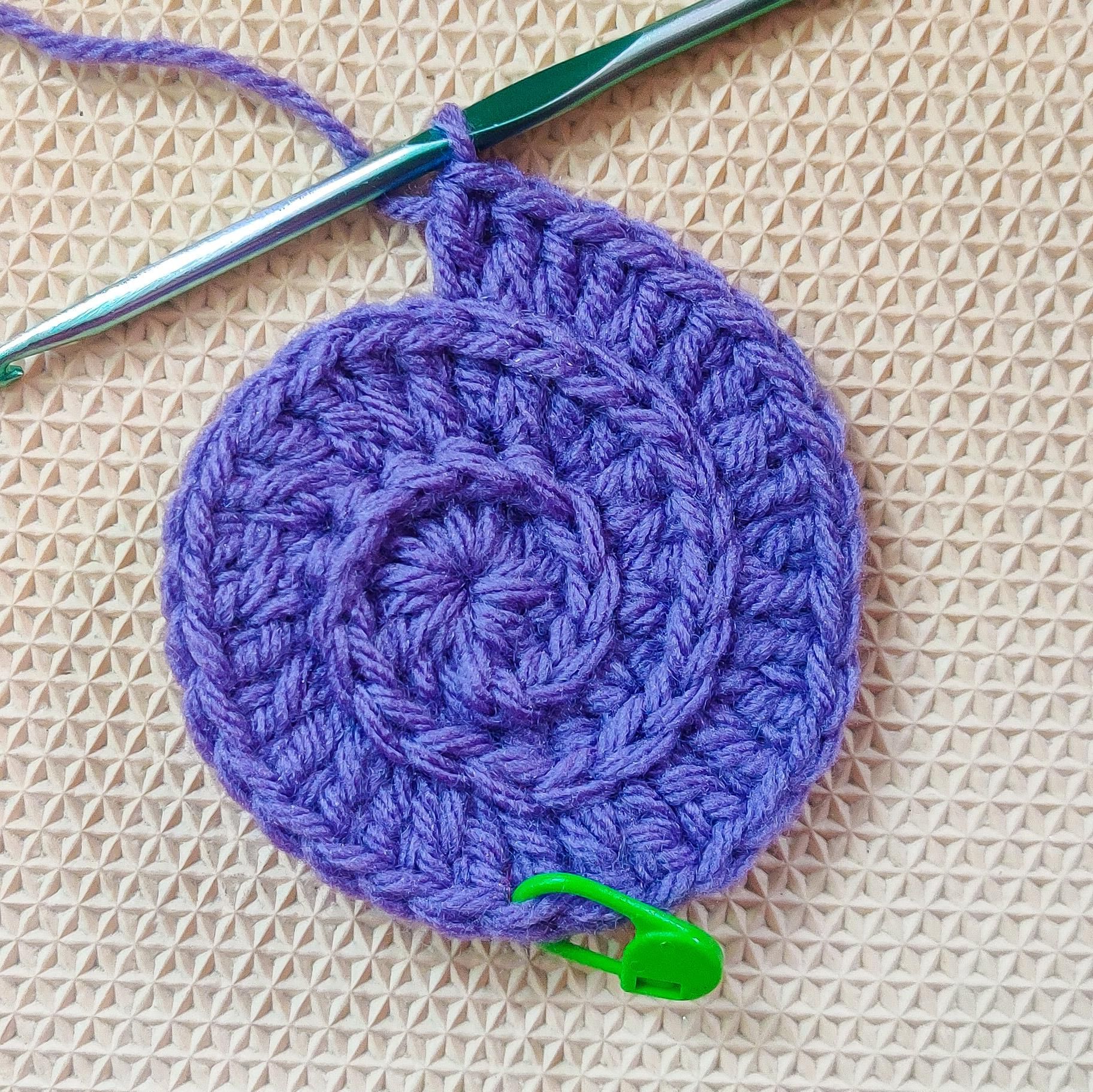 Crochet Seamless Spiral Circle With Raised Ridges : 7 Steps (with ...