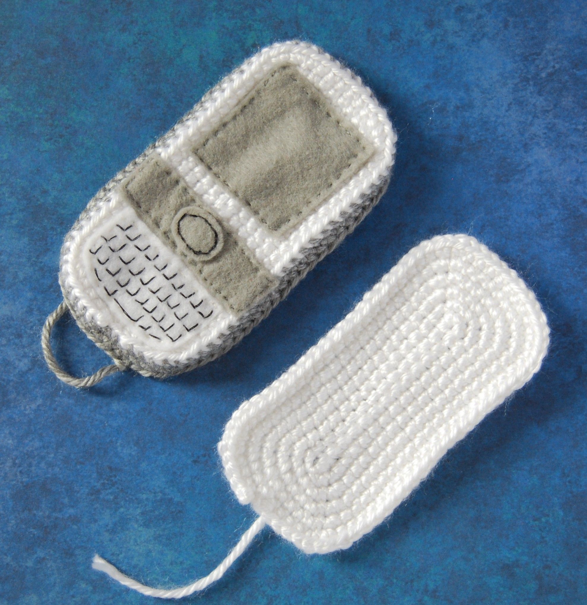 Crochet an Amigurumi Cell Phone Buddy : 7 Steps (with Pictures ...