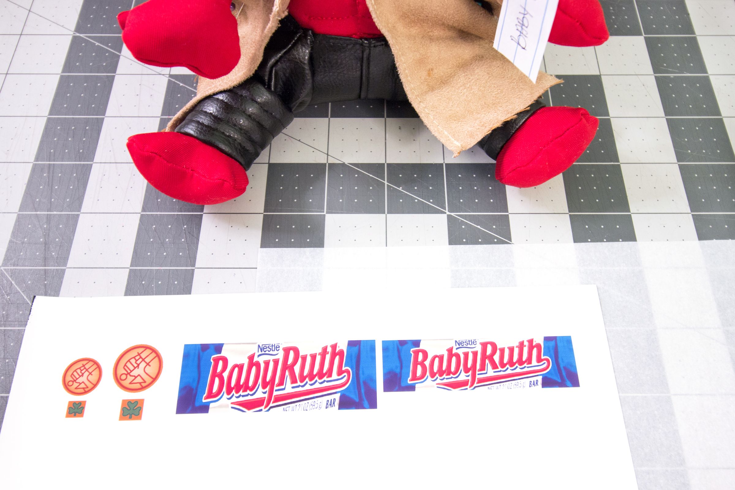 Hellboy Comic Con Costume (For Timmy the ThinkGeek Monkey) : 8 Steps ...