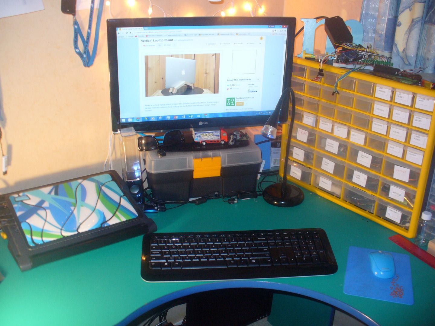 Vertical Laptop Stand : 13 Steps (with Pictures) - Instructables