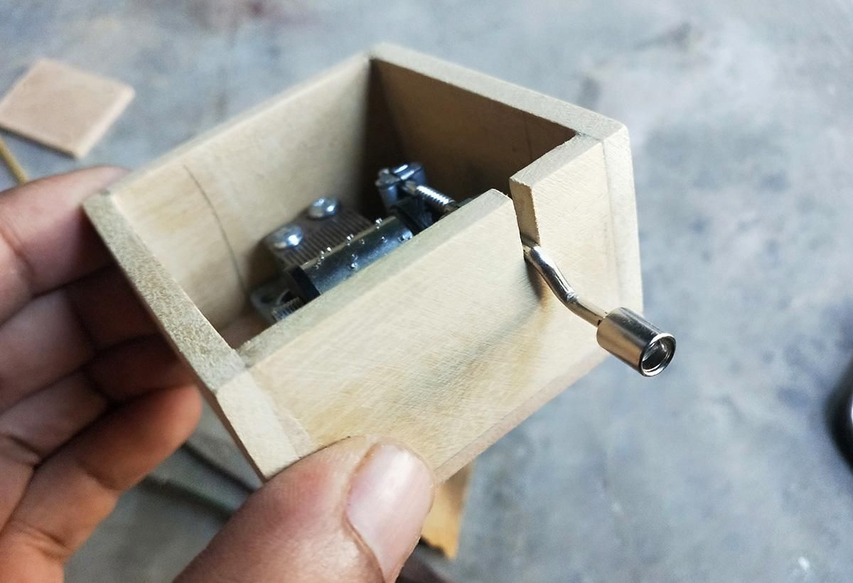 Gramophone - Hand Crank Melody Music Box : 19 Steps (with Pictures ...